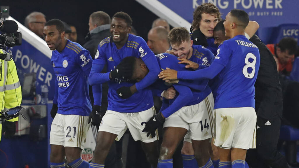 Leicester dankzij de VAR in extremis langs Everton