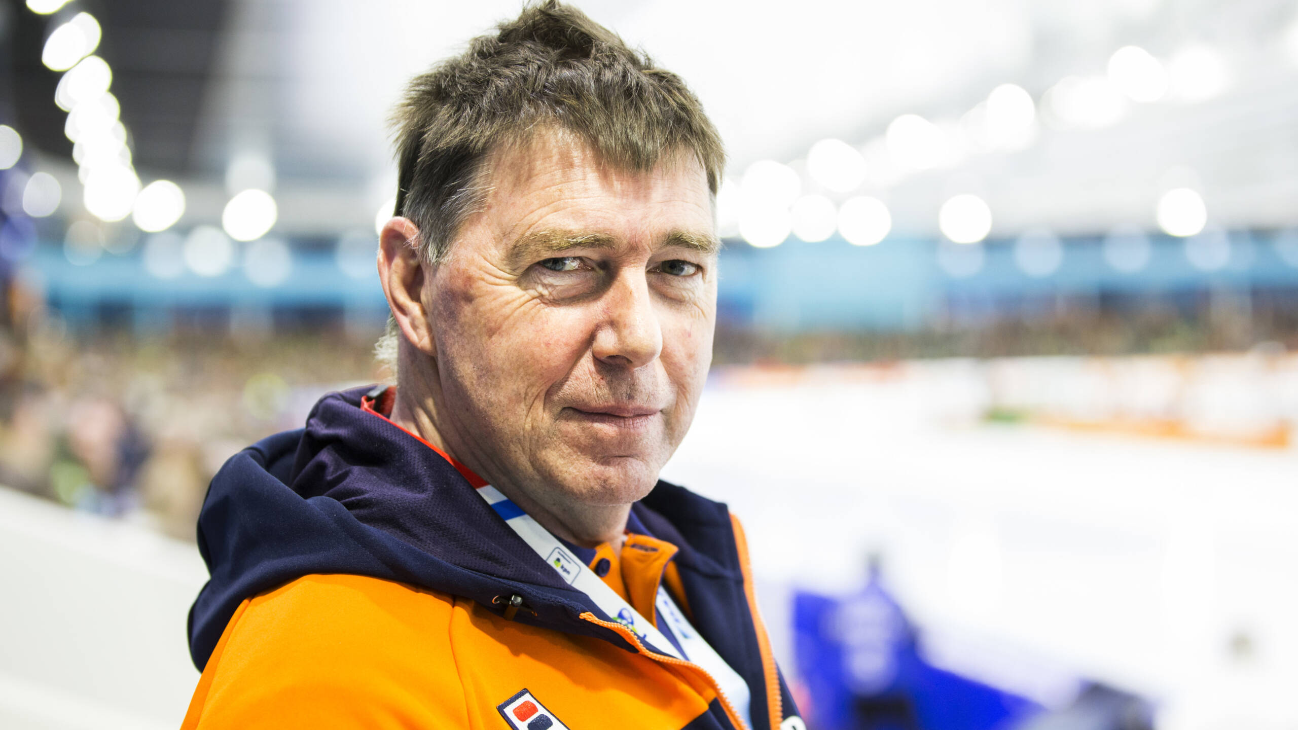 Schaatscoach Coopmans maakt van nood een deugd: 'Tijd voor de jeugd' | NOS