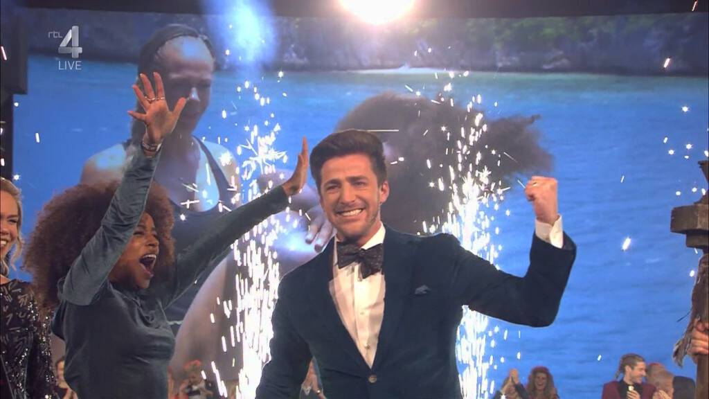 Kok en presentator Hugo Kennis wint Expeditie Robinson