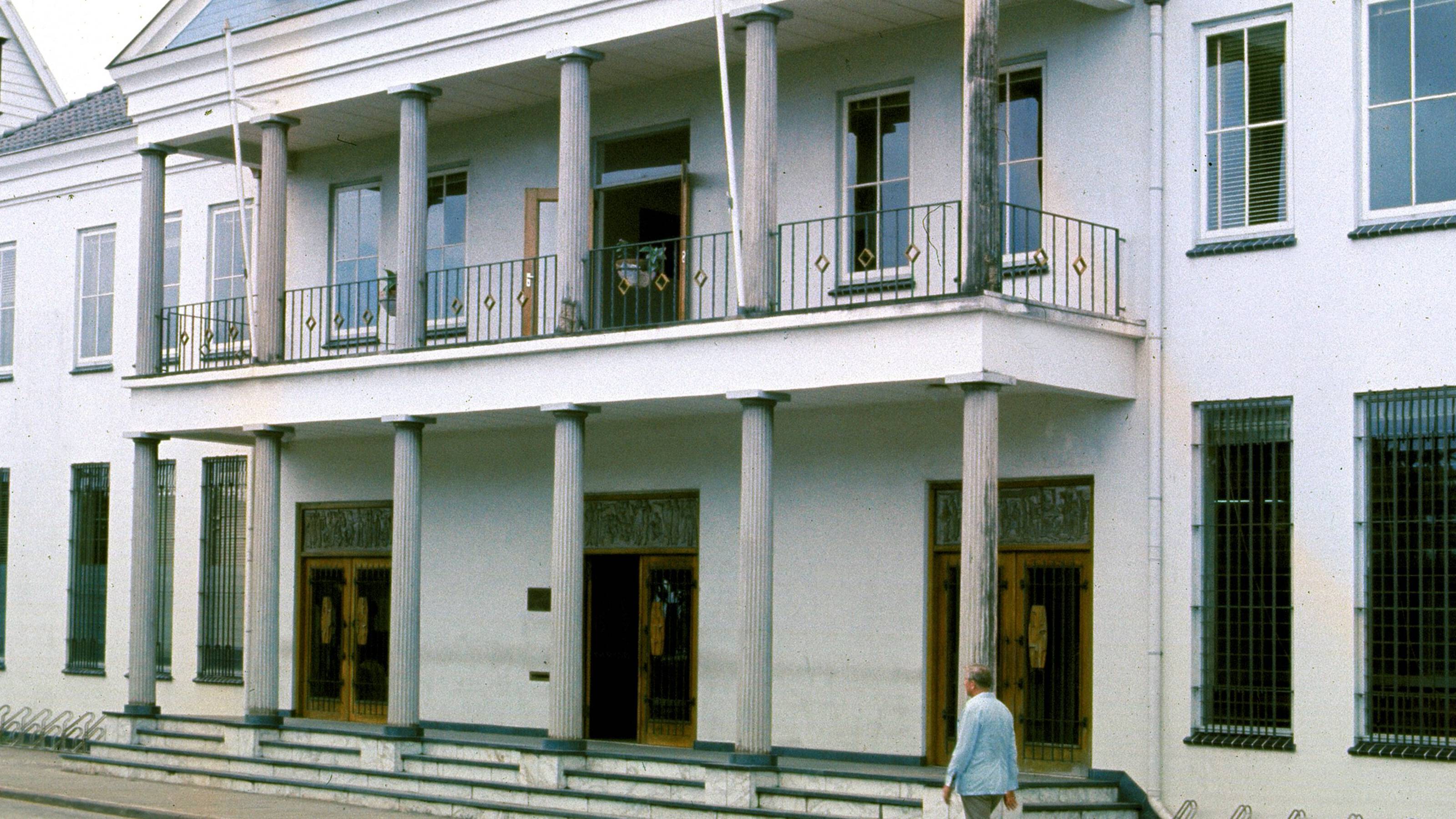 Proeve ziet af van benoeming als president Centrale Bank Suriname | NOS