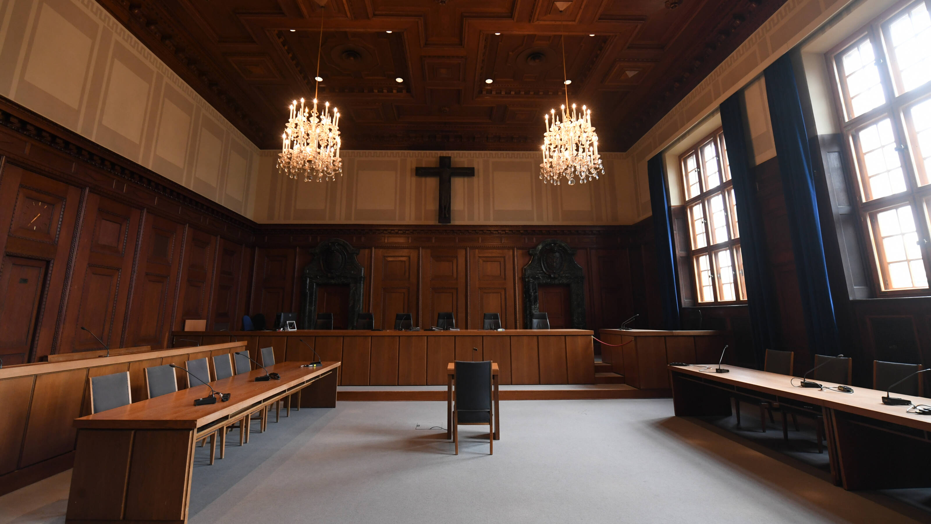 Laatste vonnis in beroemde rechtszaal WO II-processen | NOS