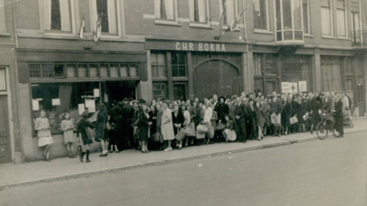 het bevrijdingsjaar | Zweeds wittebrood brengt verlichting in ...