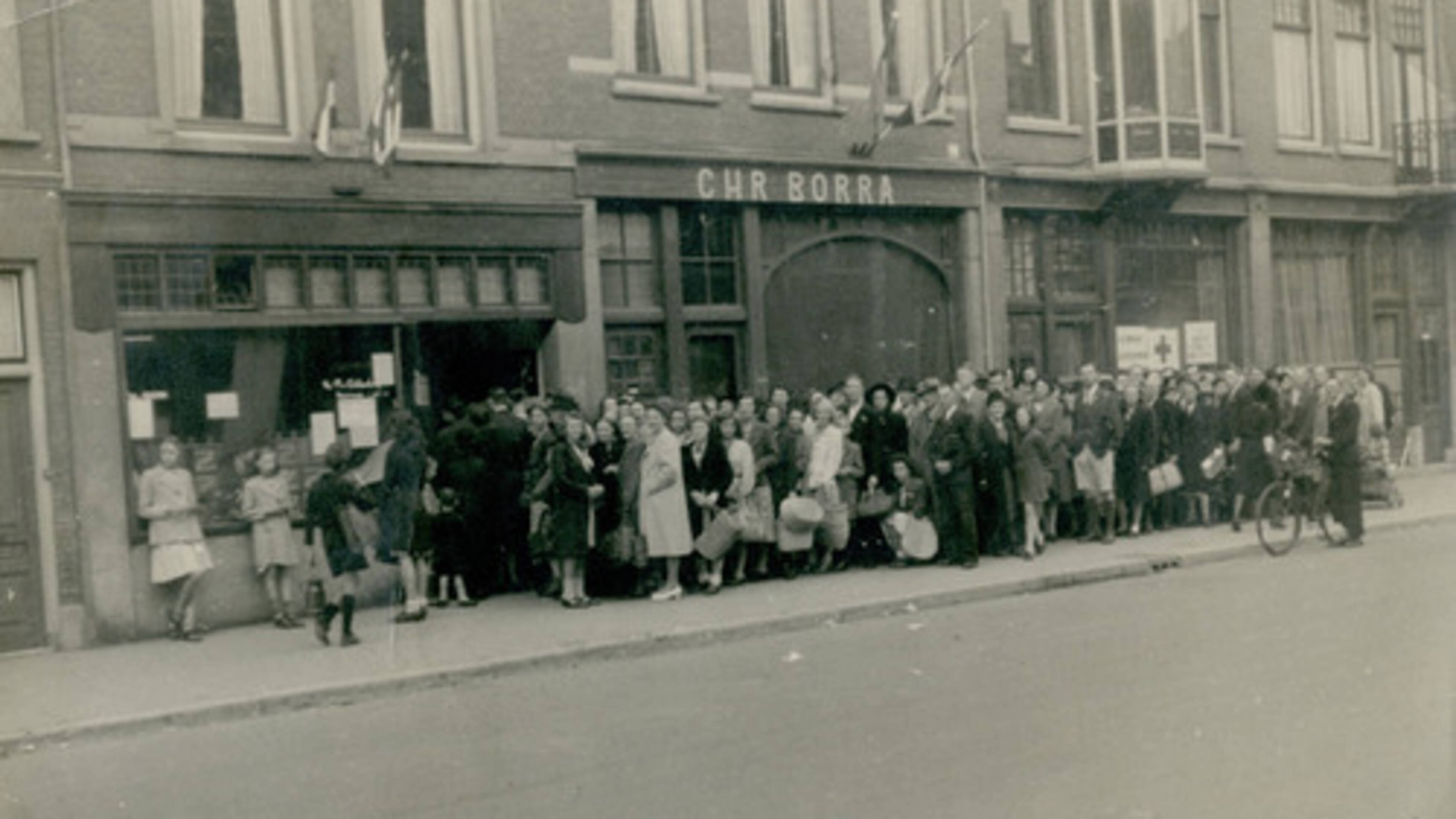 het bevrijdingsjaar | Zweeds wittebrood brengt verlichting in ...