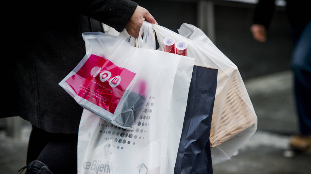 We gebruiken veel minder plastic tasjes van winkels