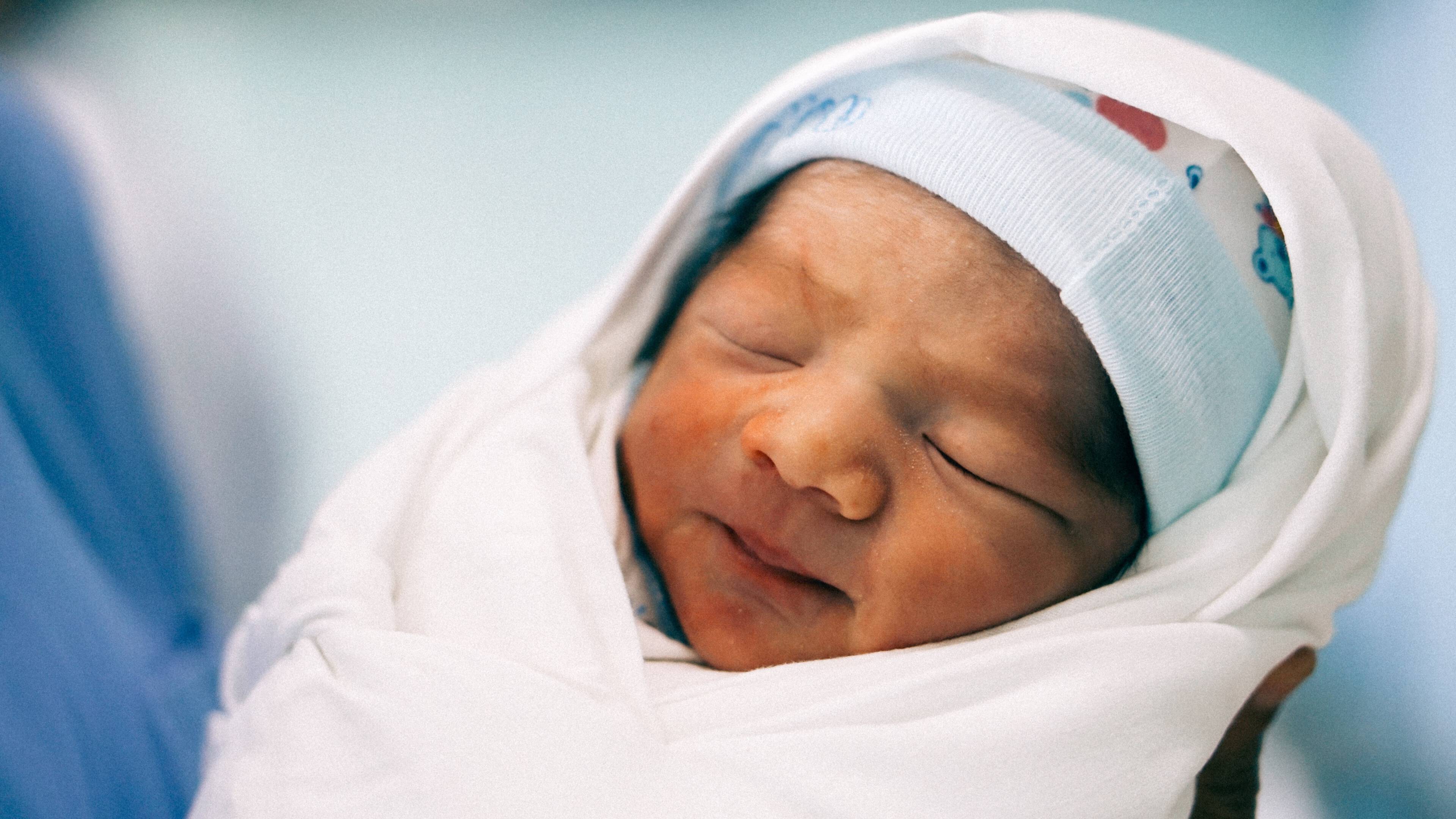 Kabinet wil hogere uitkering betaald ouderschapsverlof: 'Dit helpt ook ...