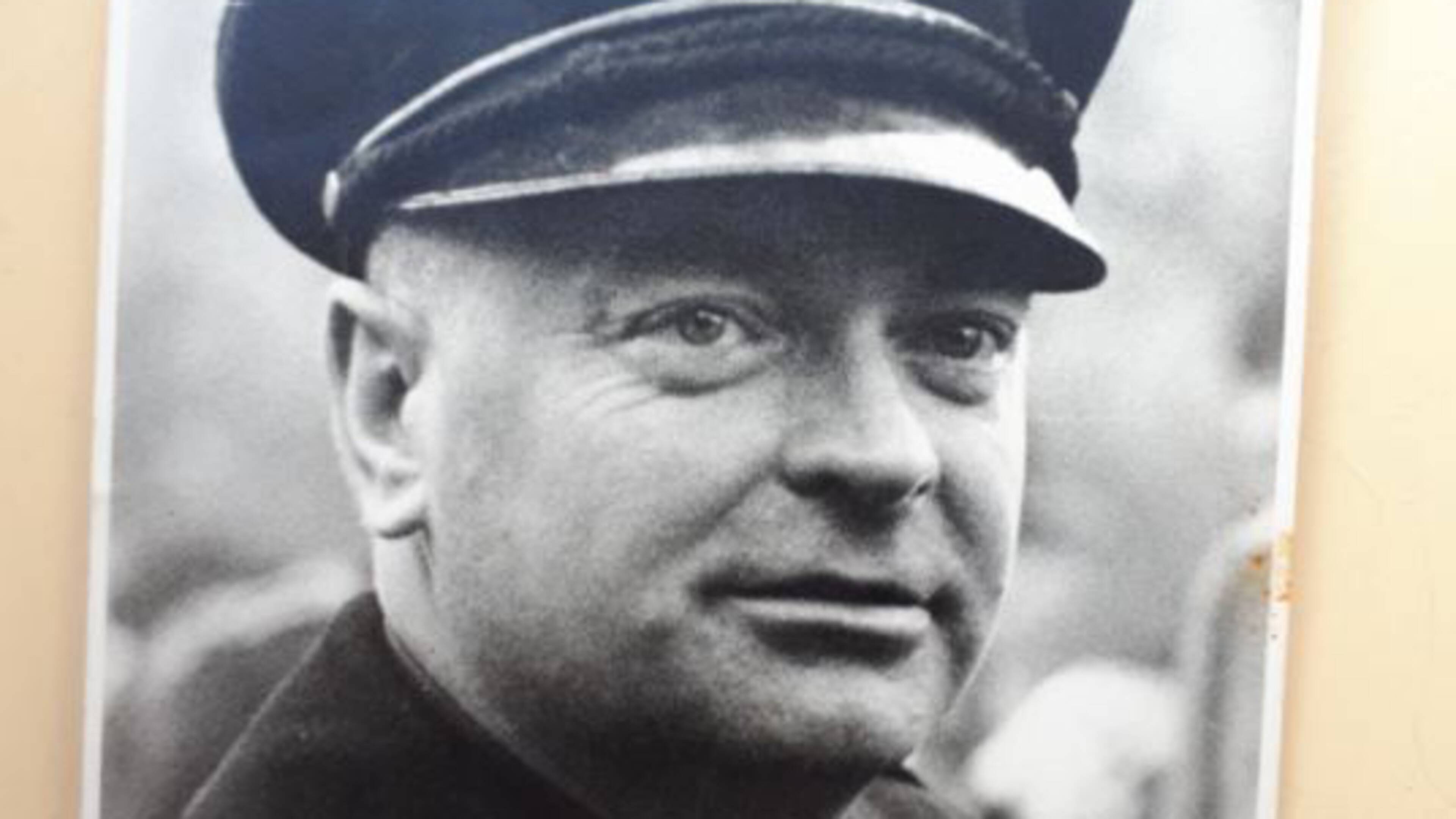 Privédocumenten van NSB-leider Anton Mussert opgedoken | NOS