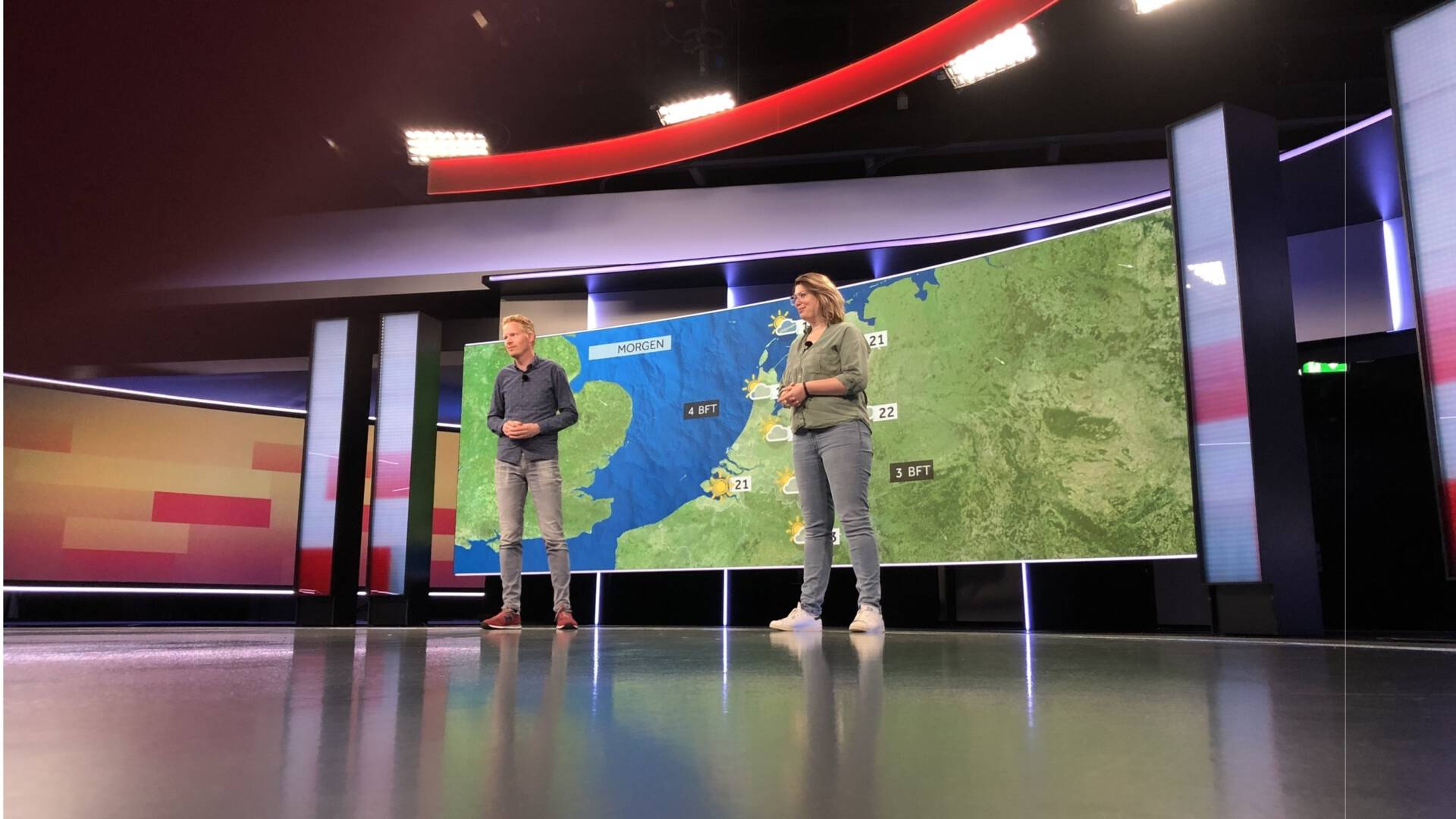 Podcast De Weerman is terug; wat is de invloed van het weer op virussen? | NOS