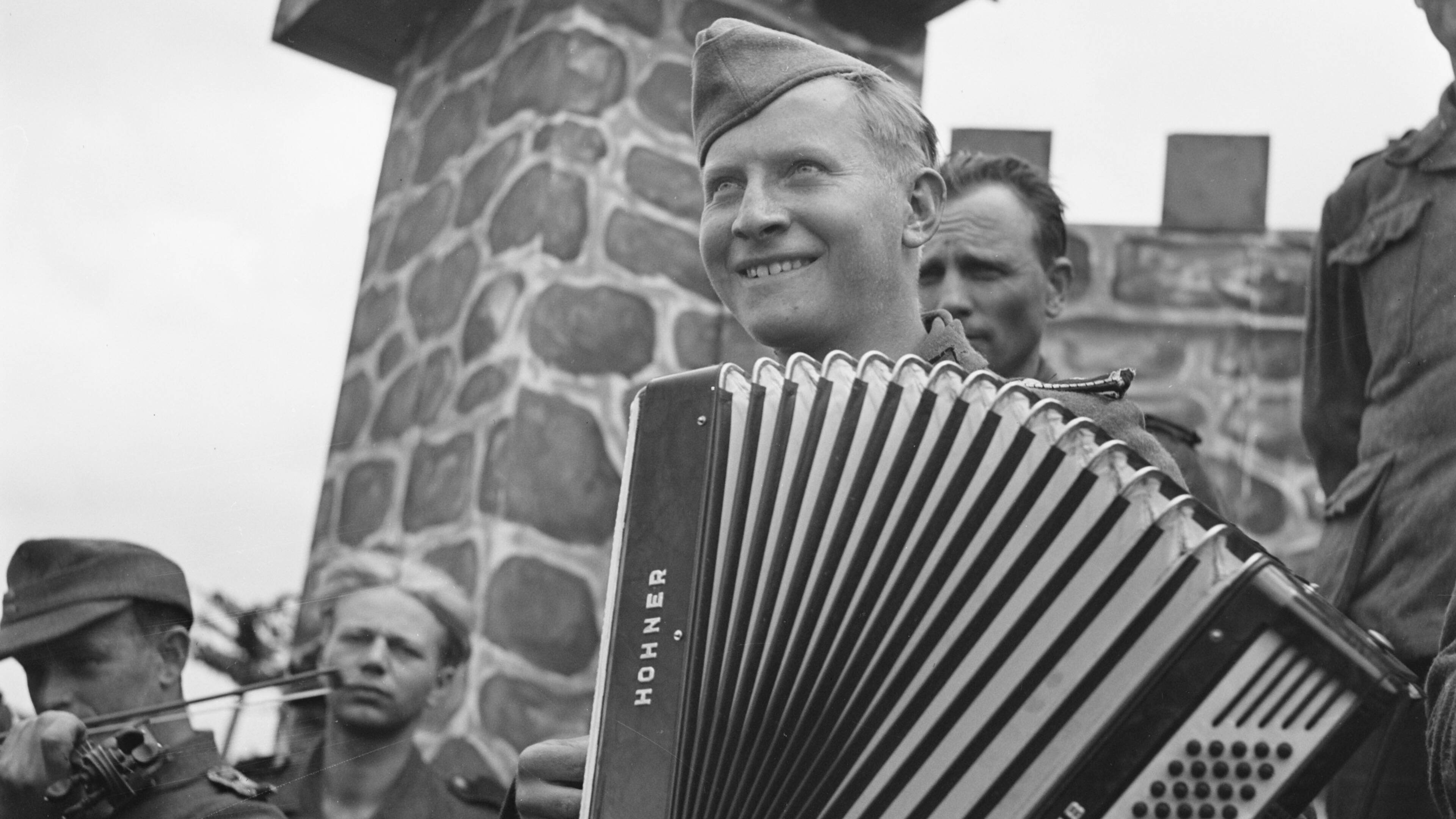 het bevrijdingsjaar | 4000 Nederlandse SS'ers geïnterneerd in de ...