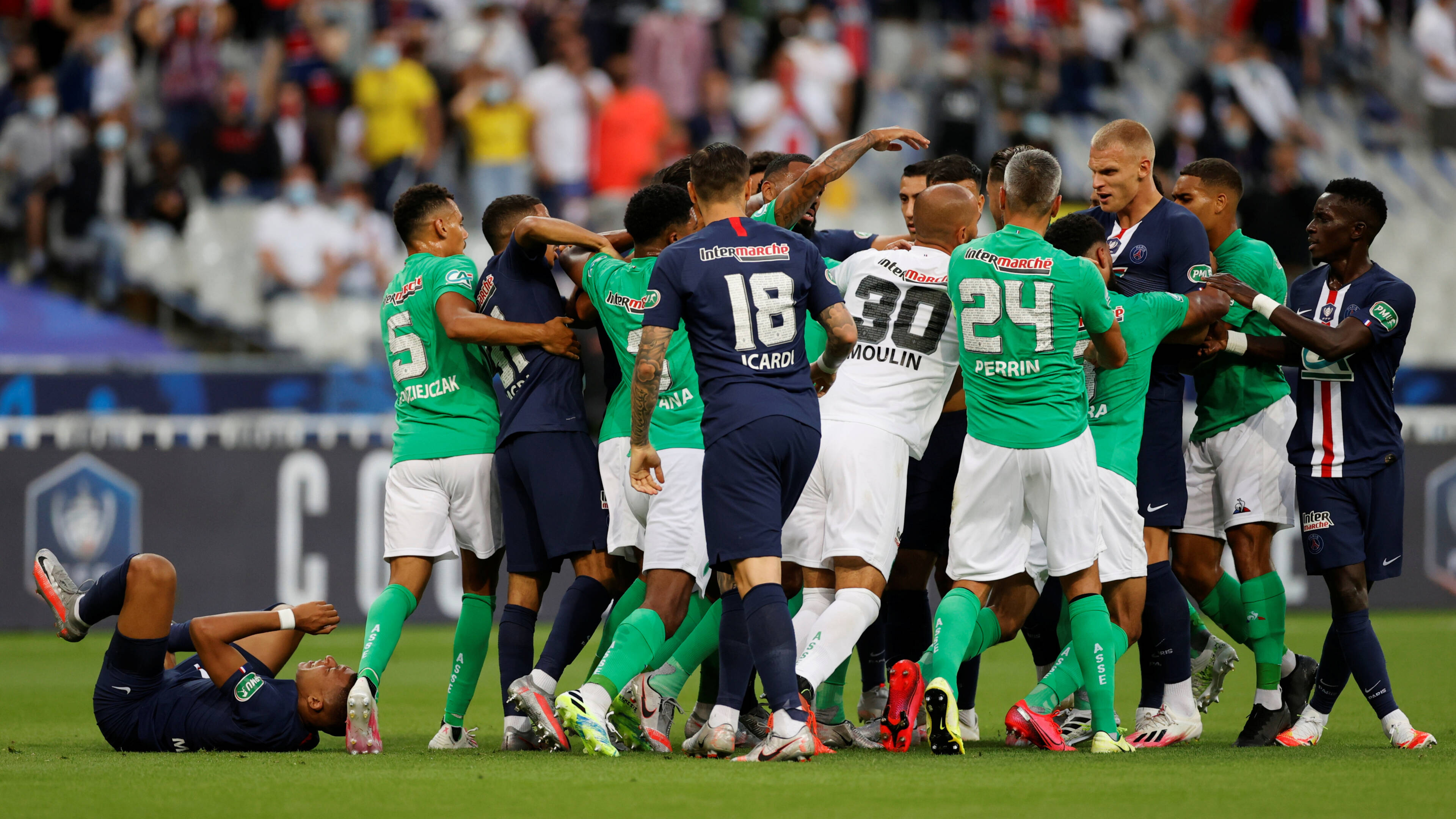 PSG wint Franse beker na spijkerharde finale, maar verliest Mbappé | NOS