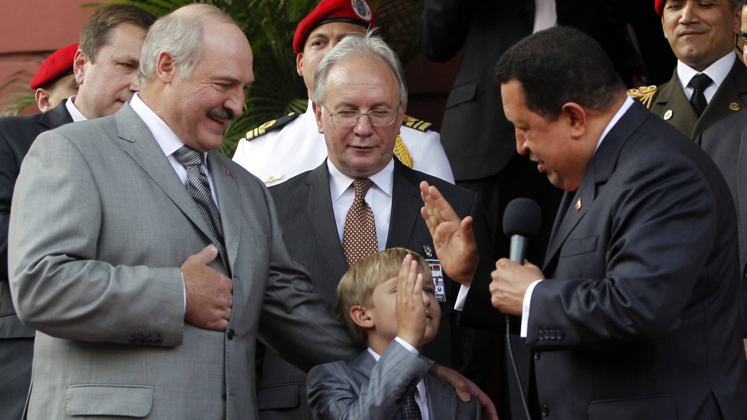 'Papa' Loekasjenko regeert Wit-Rusland al 26 jaar als een Sovjet-leider ...