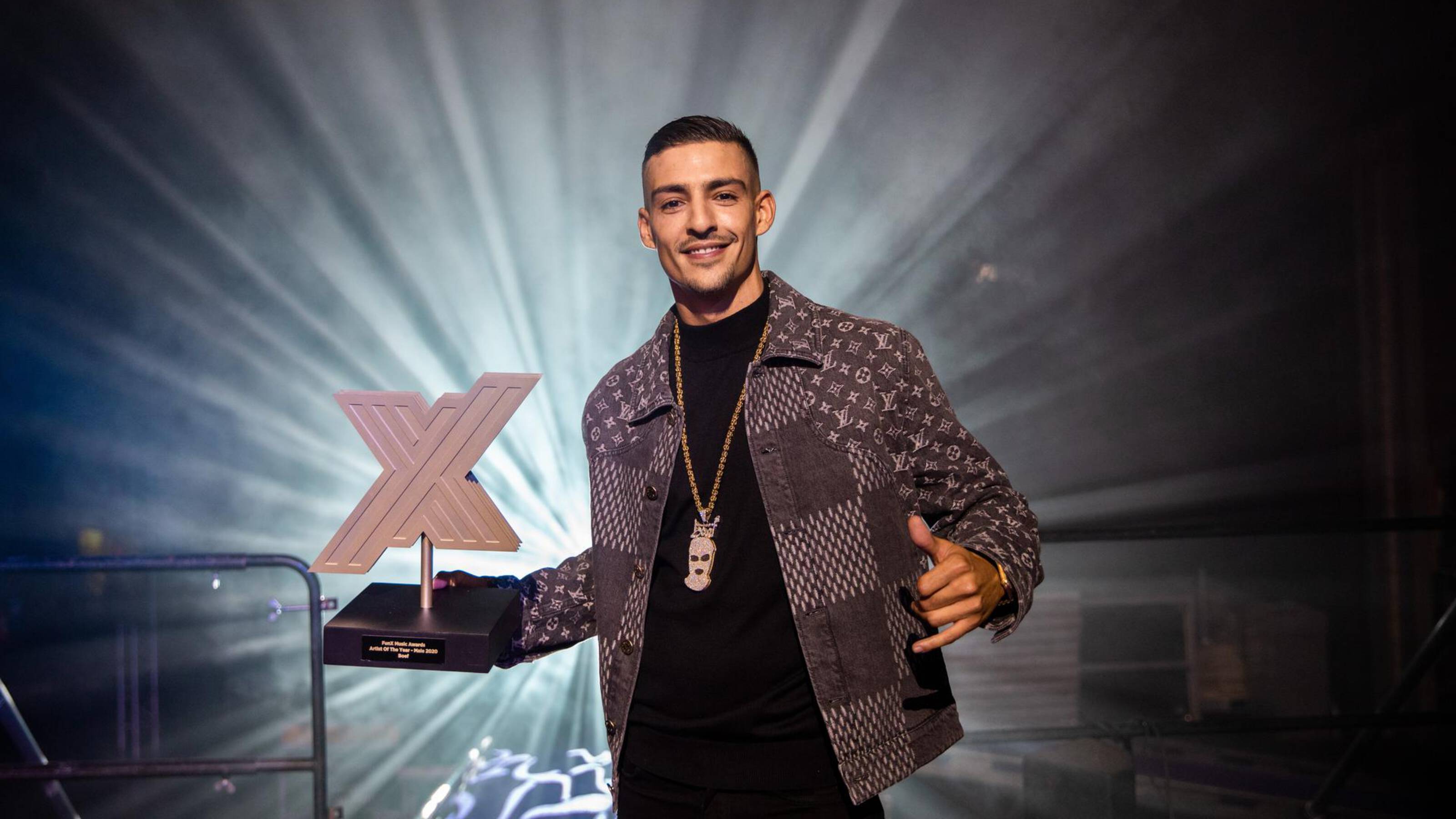 Rapper Boef valt weer in de prijzen bij FunX Music Awards | NOS