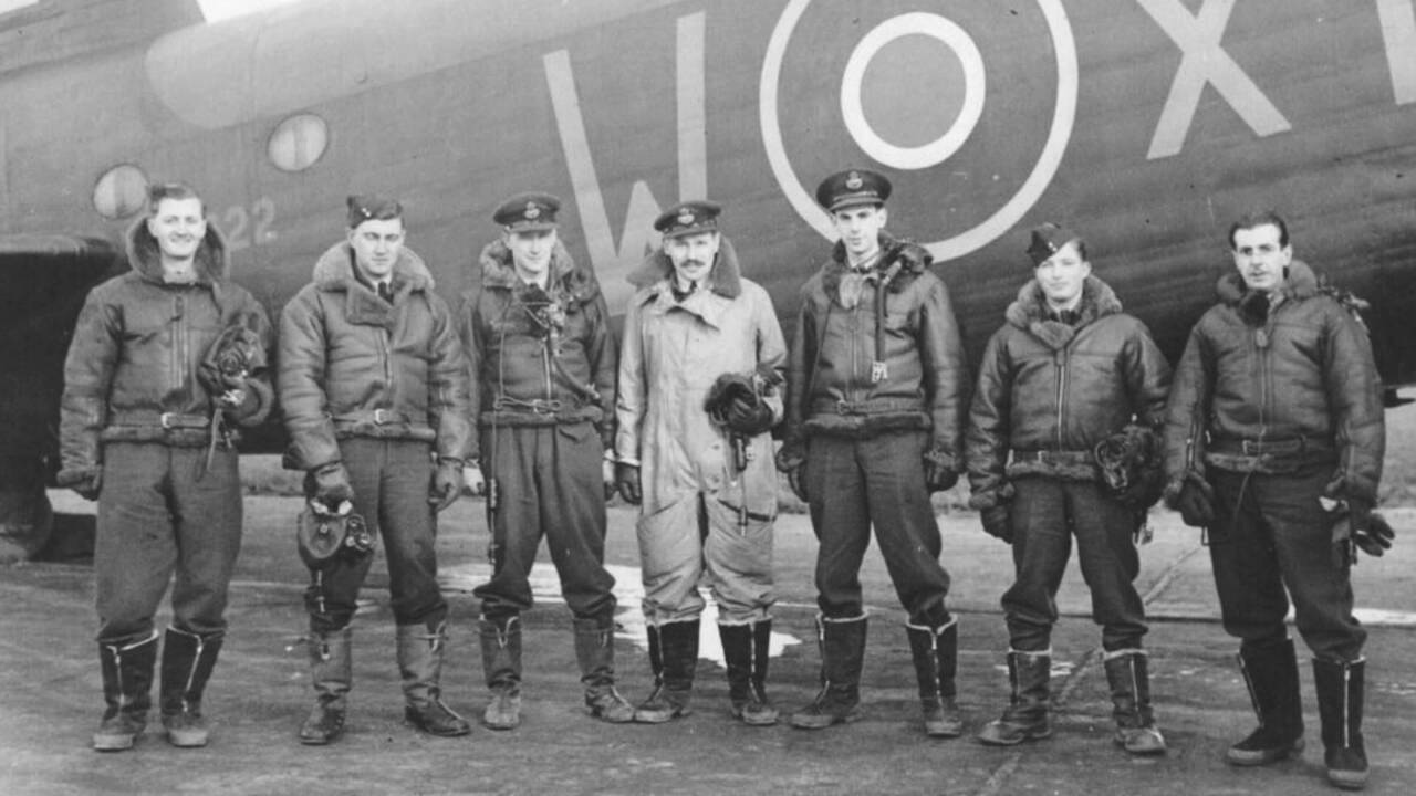 Berging Duits WO II-vliegtuig Dalfsen van start, ook piloot gezocht | NOS