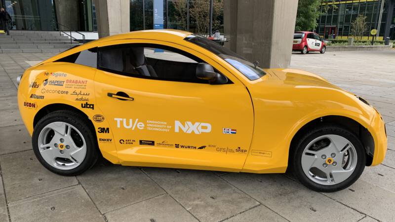 Eindhovense studenten presenteren Luca, auto gemaakt van afval | NOS