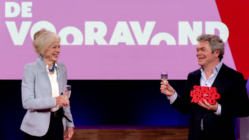 Coen Verbraak wint voor de tweede keer Sonja Barend Award | NOS