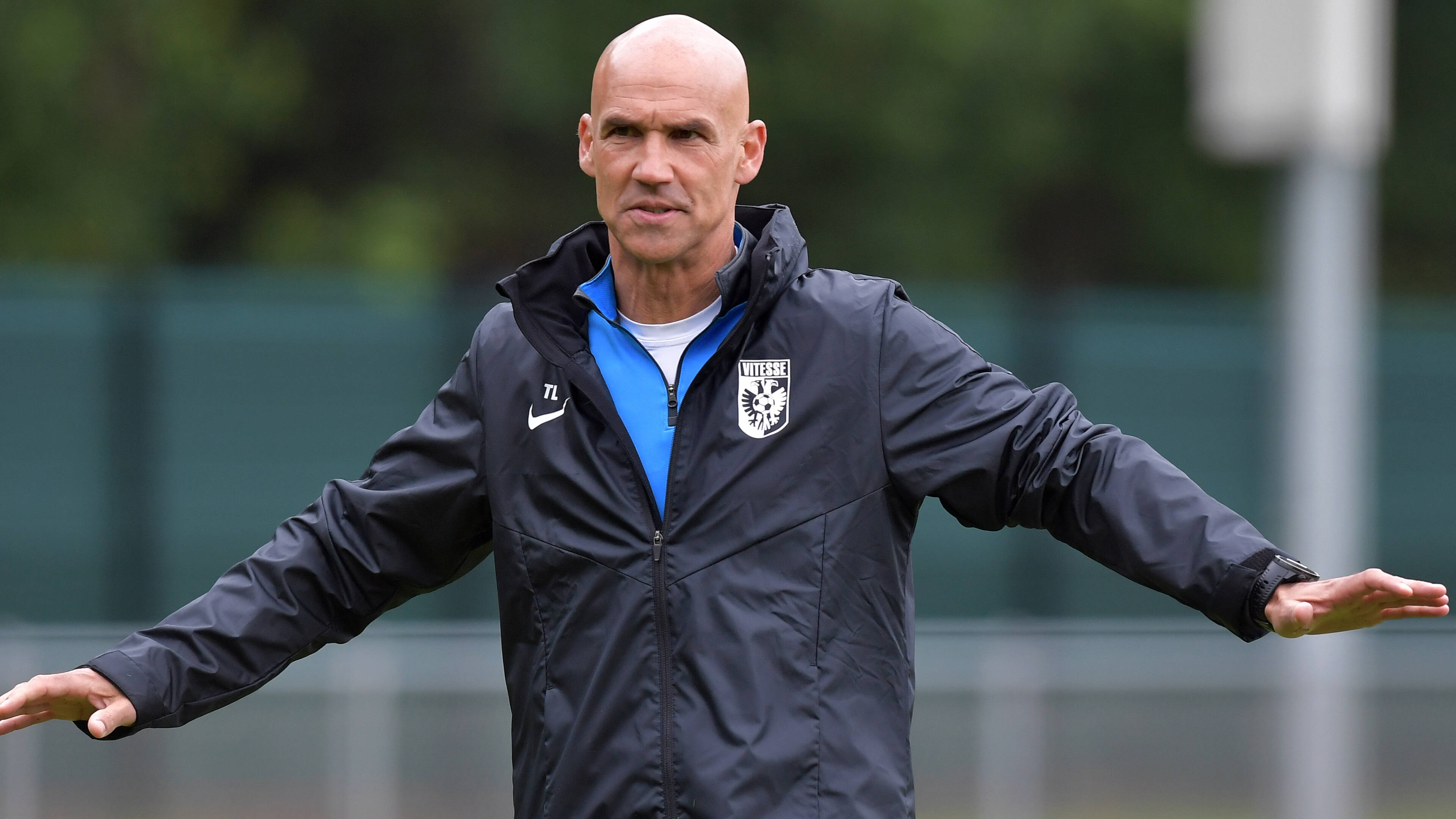 Vitesse-trainer Letsch spiegelt zich aan Schmidt: 'Veel van Roger ...