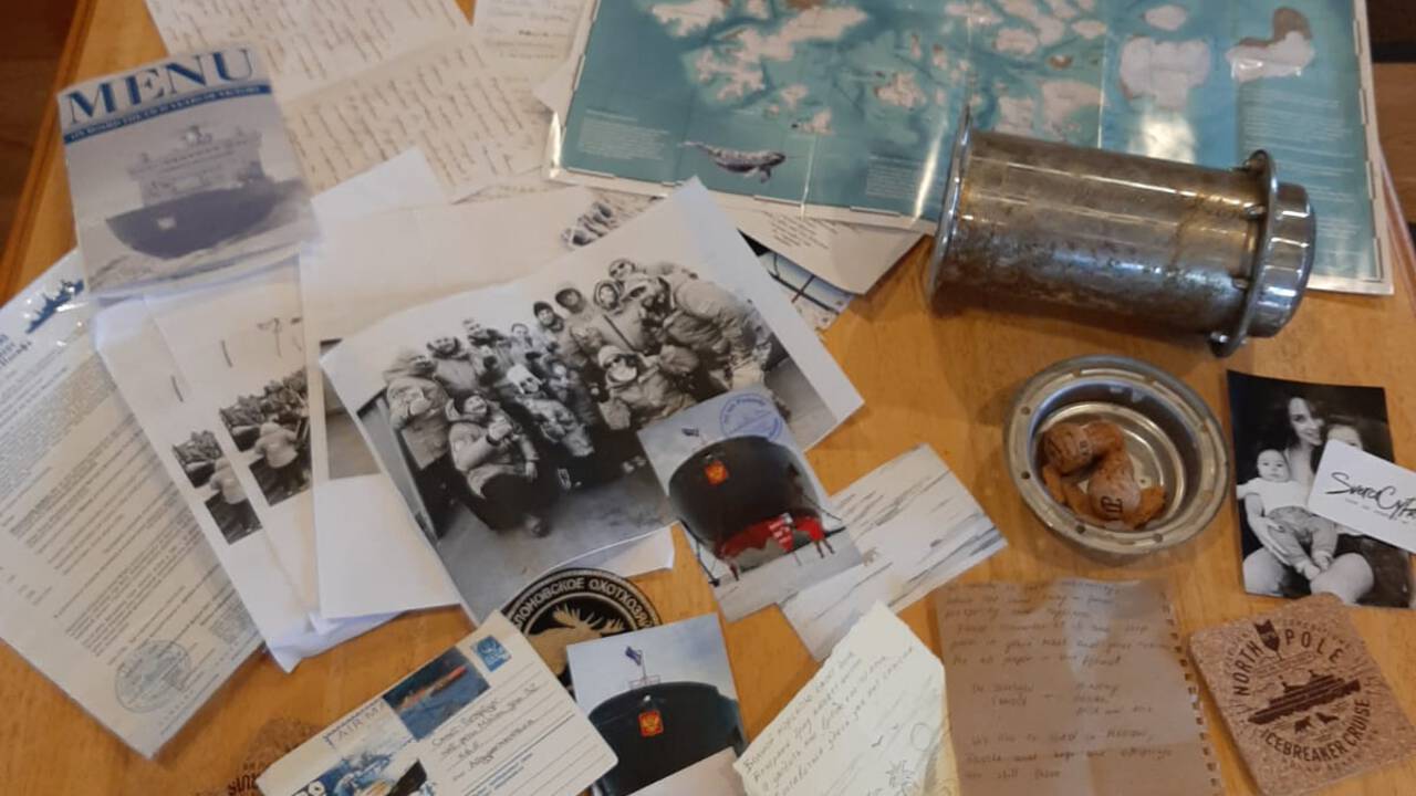 Russische tijdcapsule spoelt al na twee jaar aan op Iers strand | NOS