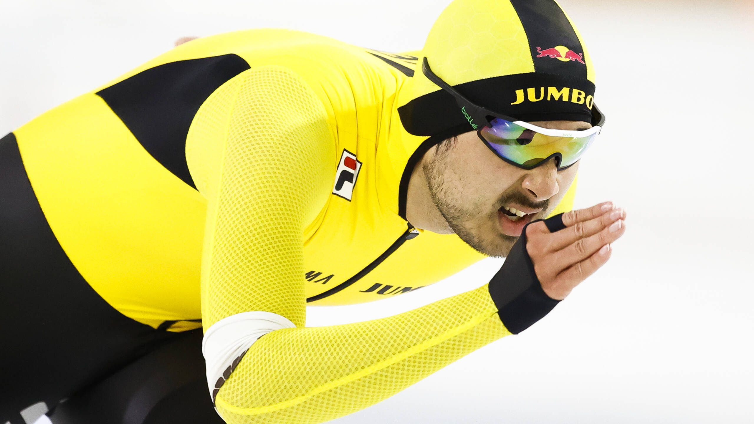 Verbij verrast zichzelf ondanks pijnlijke rug: 'Het zit er weer in' | NOS