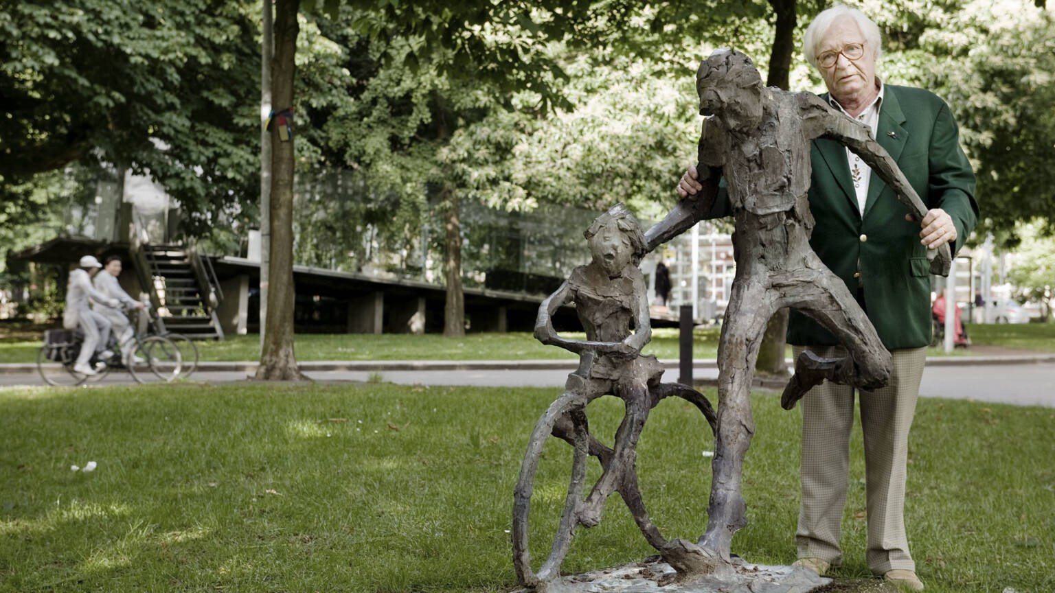 Beeldend kunstenaar Kees Verkade (79) overleden | NOS