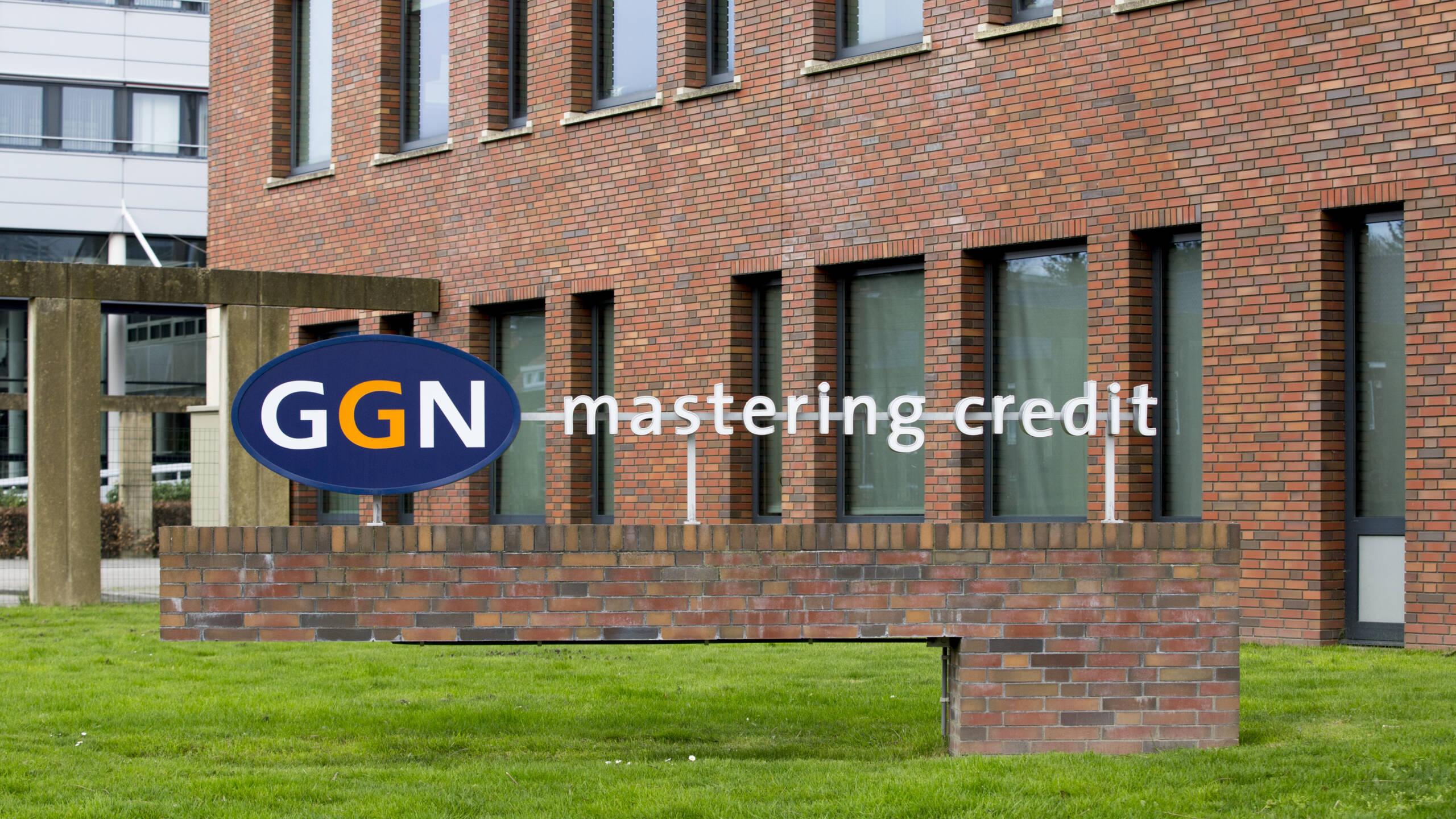 Bijna vijftig deurwaarders van kantoor GGN voor maand geschorst | NOS