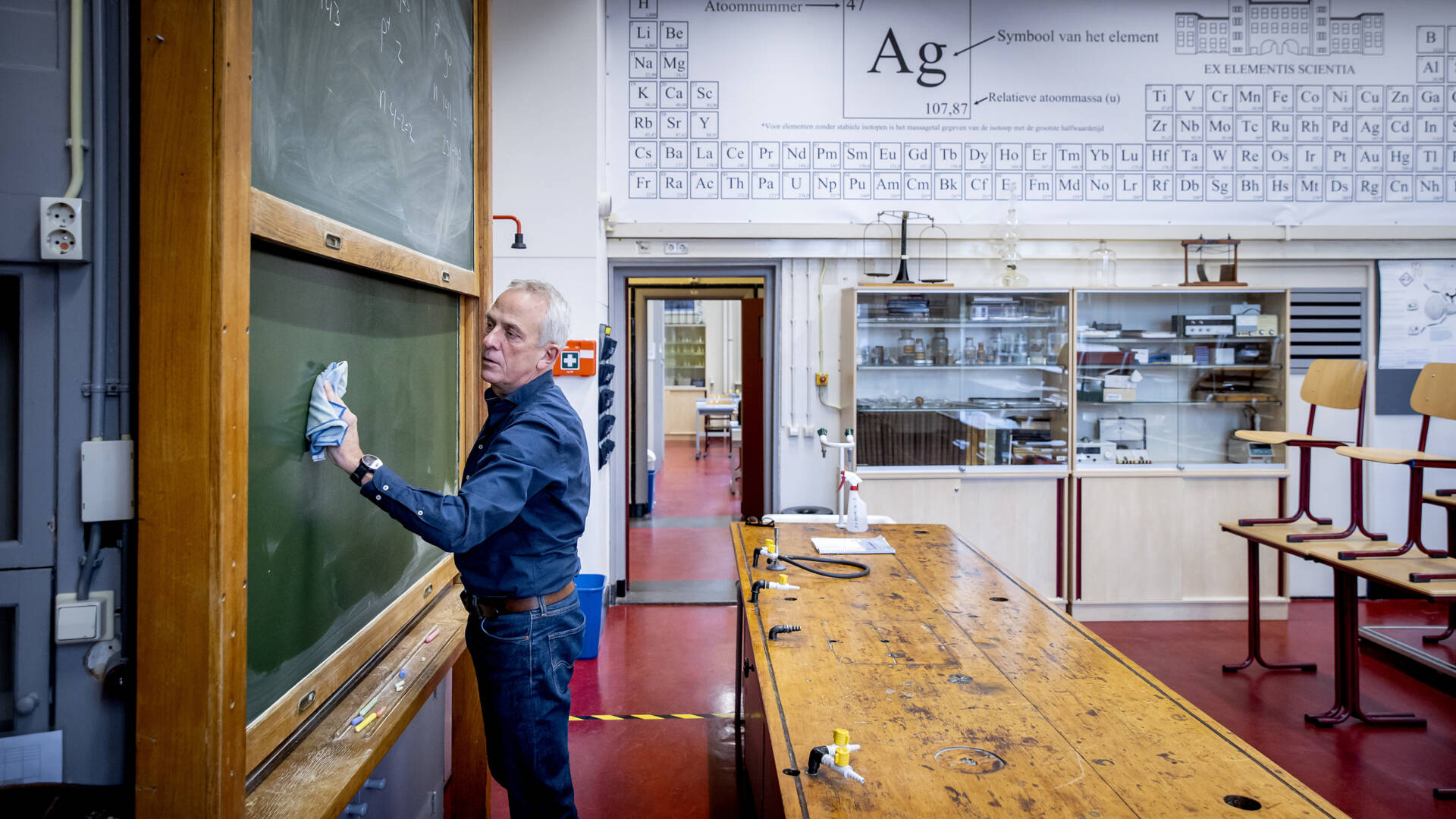 Middelbare school kiezen vanaf een beeldscherm: 'Lastig om sfeer over ...