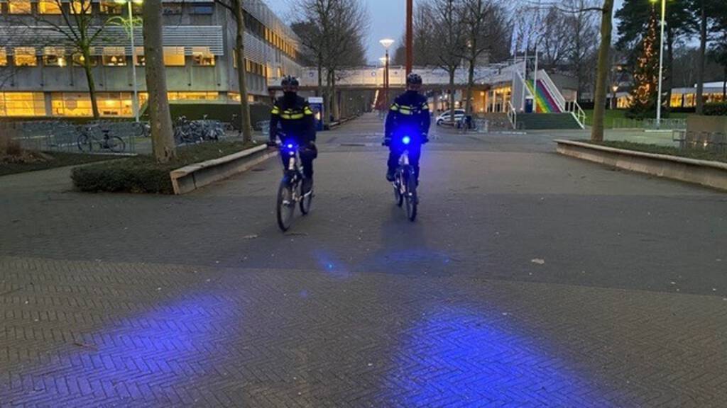 Politie-agenten krijgen zwaailicht op hun fiets