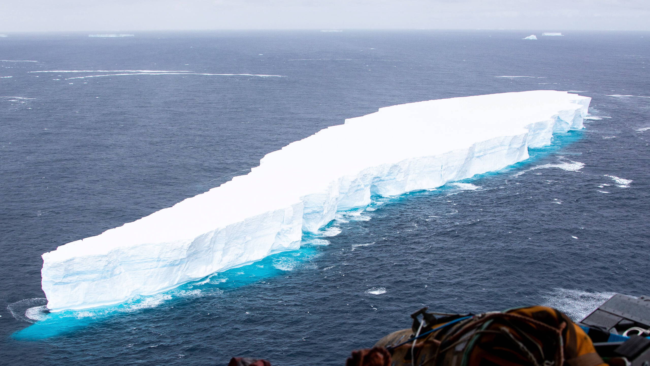 Enorm deel van Brunt-ijsplaat Antarctica afgebroken | NOS