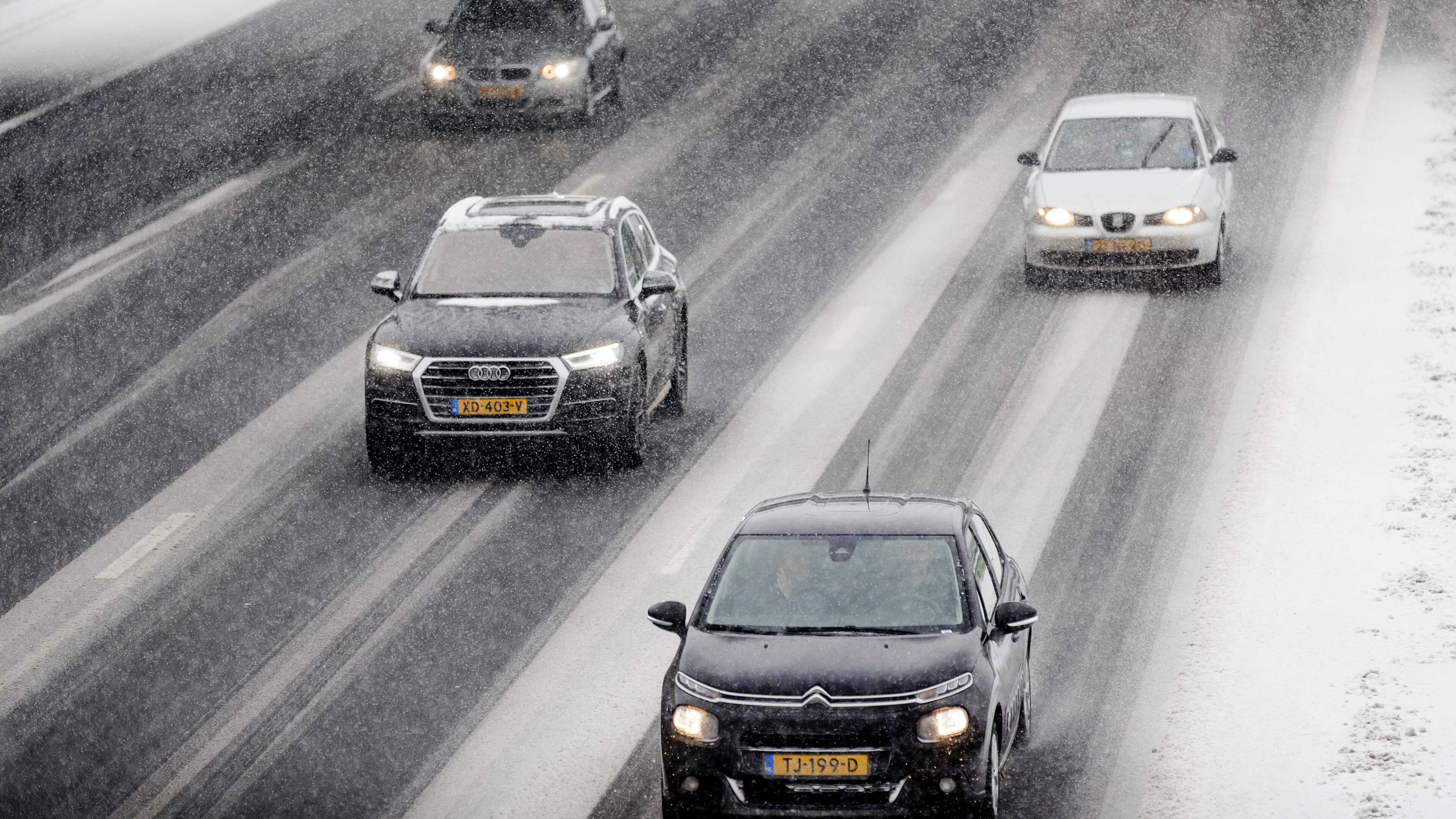 KNMI kondigt code rood af: sneeuwjacht en snijdend koud | NOS
