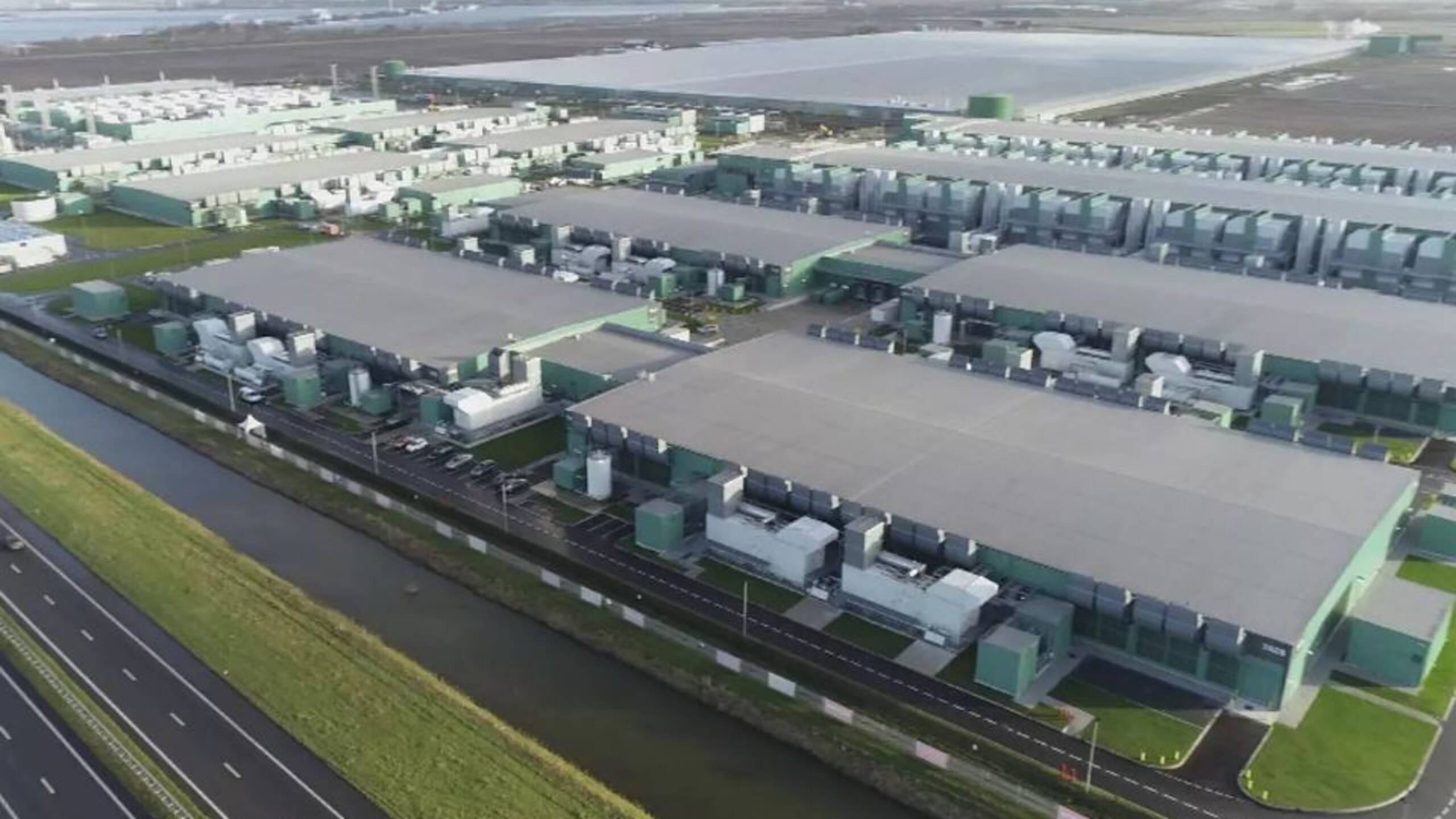 Microsoft mag verder bouwen aan een datacenter in Noord-Holland | NOS