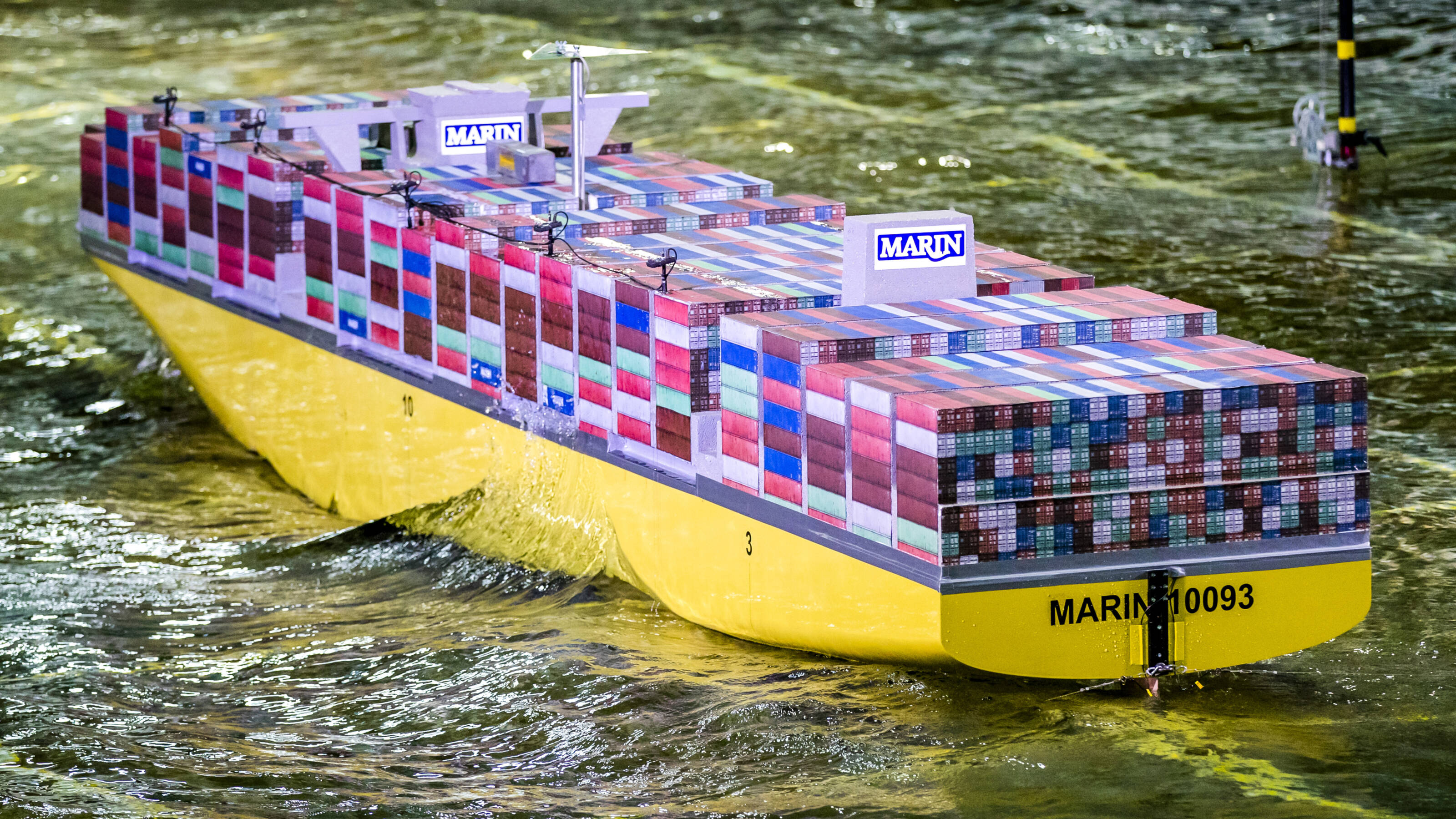 Vrees bij Waddenvereniging voor nieuw drama met containerschip | NOS