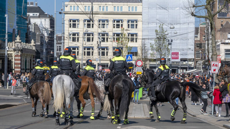 Koningsdag soms 'echt veel te druk', op verschillende plekken politie-acties -. - Oozo.nl