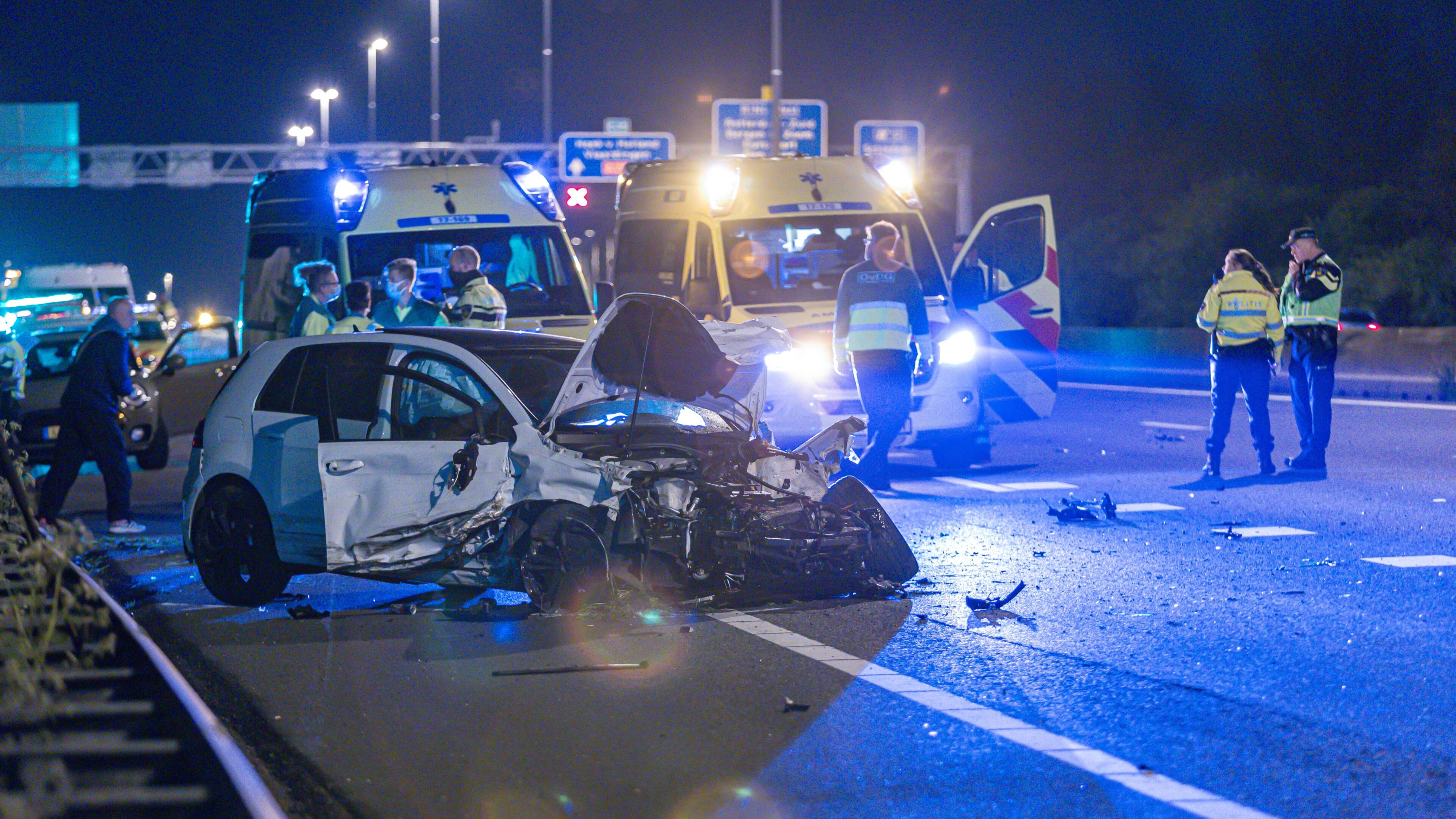 Dode bij zwaar ongeluk op A20 bij Schiedam | NOS