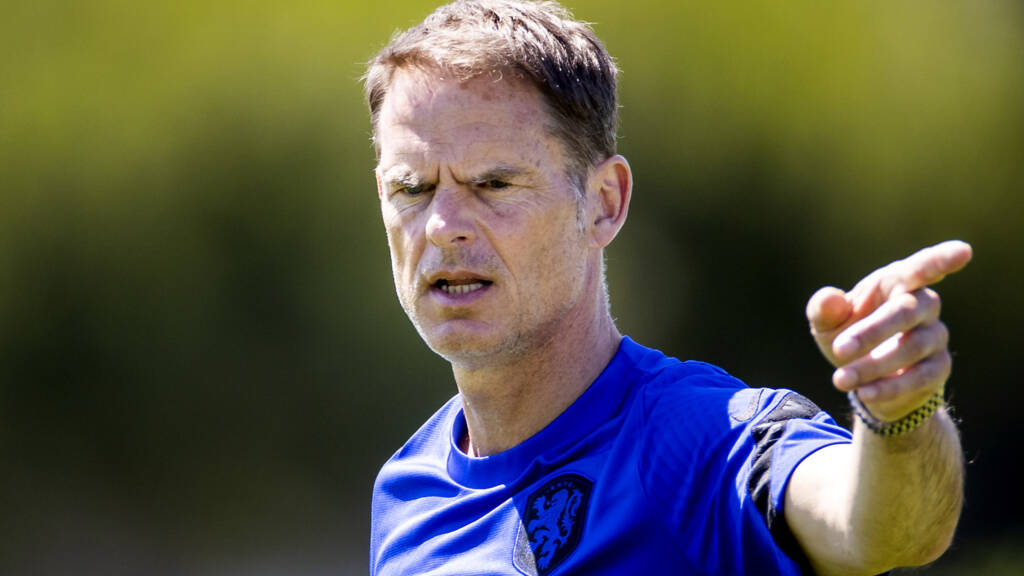 De Boer houdt vast aan 5-3-2-systeem: 'Niet voor niets een ...