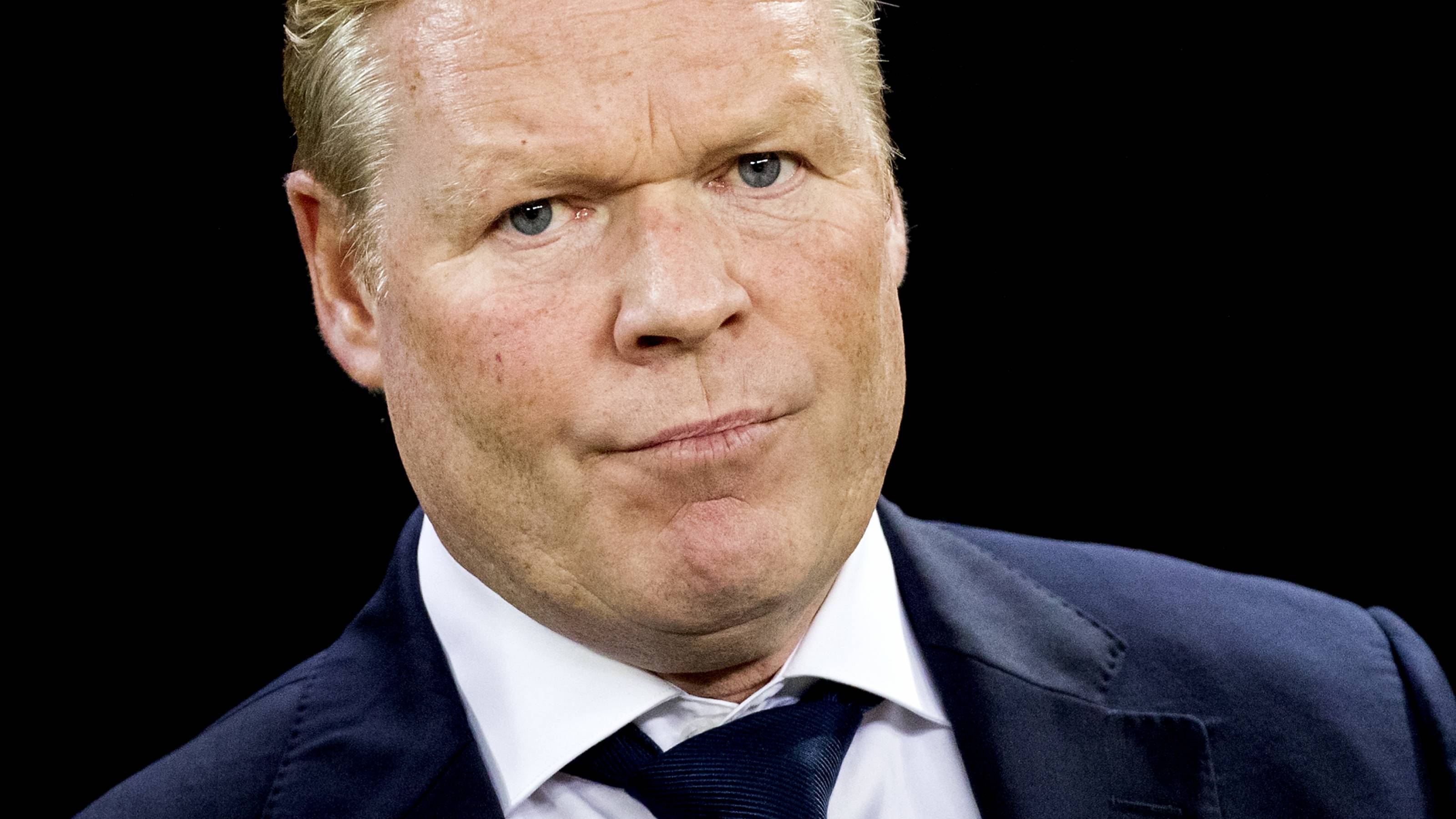 Broers Koeman onthullen beeld van vader Martin: 'Verdient onze lieve ...