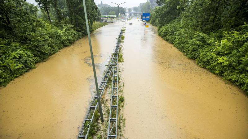 Overstromingen en overlast: hoe kan het zo misgaan in Limburg? | NOS