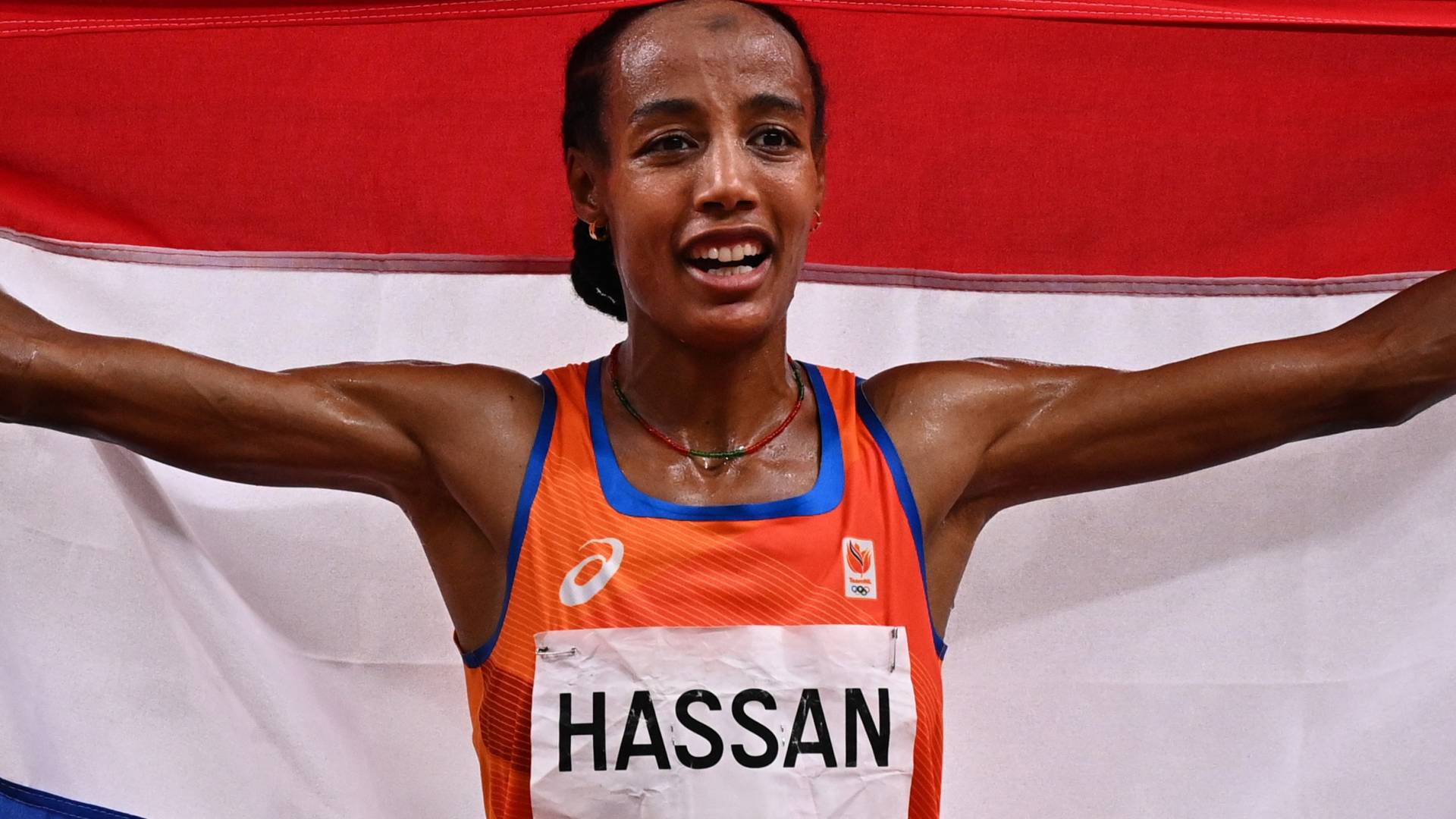 Hassan loopt op grootse wijze naar olympisch goud op 5.000 meter | NOS Hassan loopt op grootse wijze naar olympisch goud op 5.000 meter | NOS