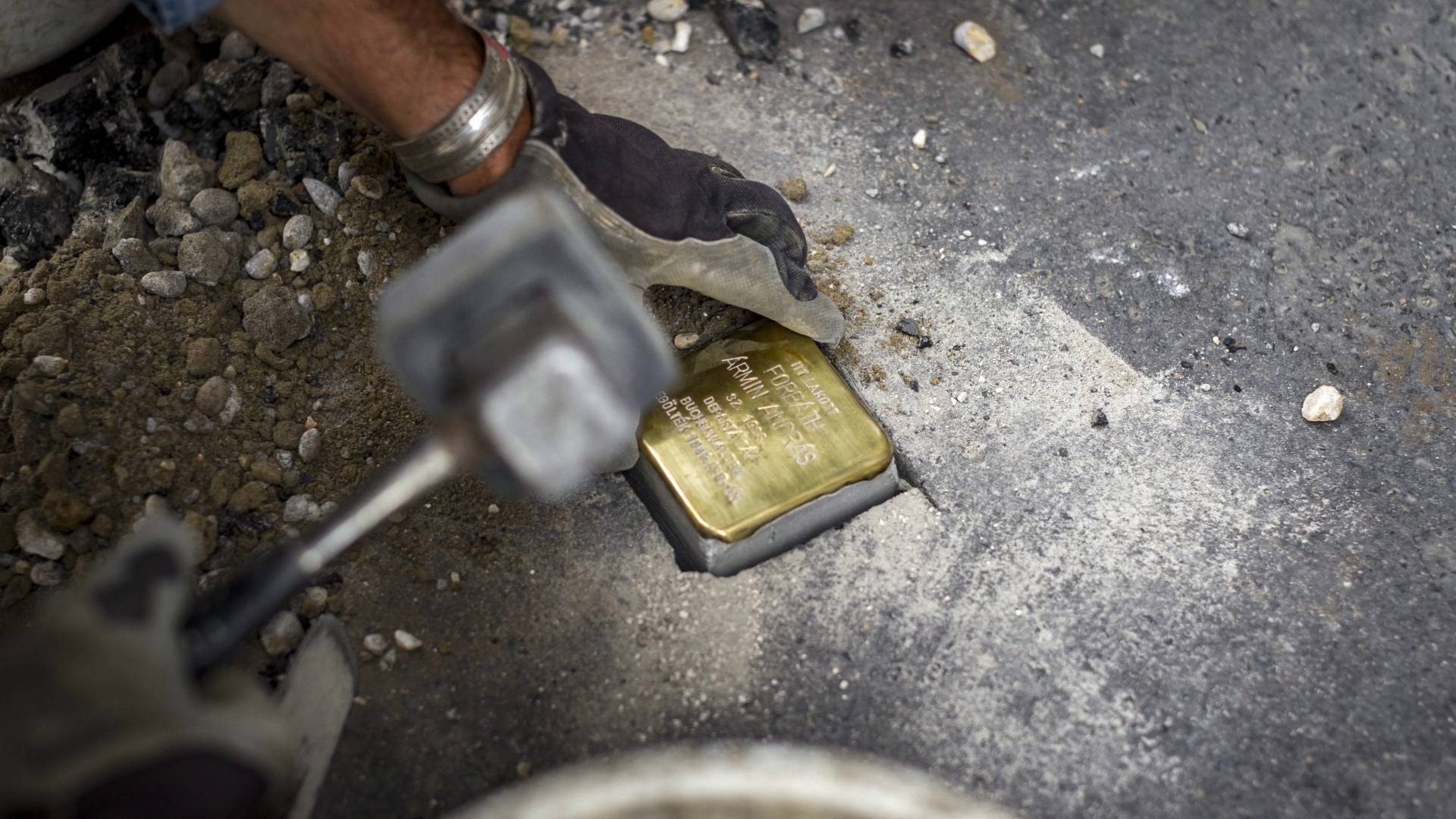 Duizendste struikelsteen in Amsterdam is voor gedeporteerde Ruth Fanny ...