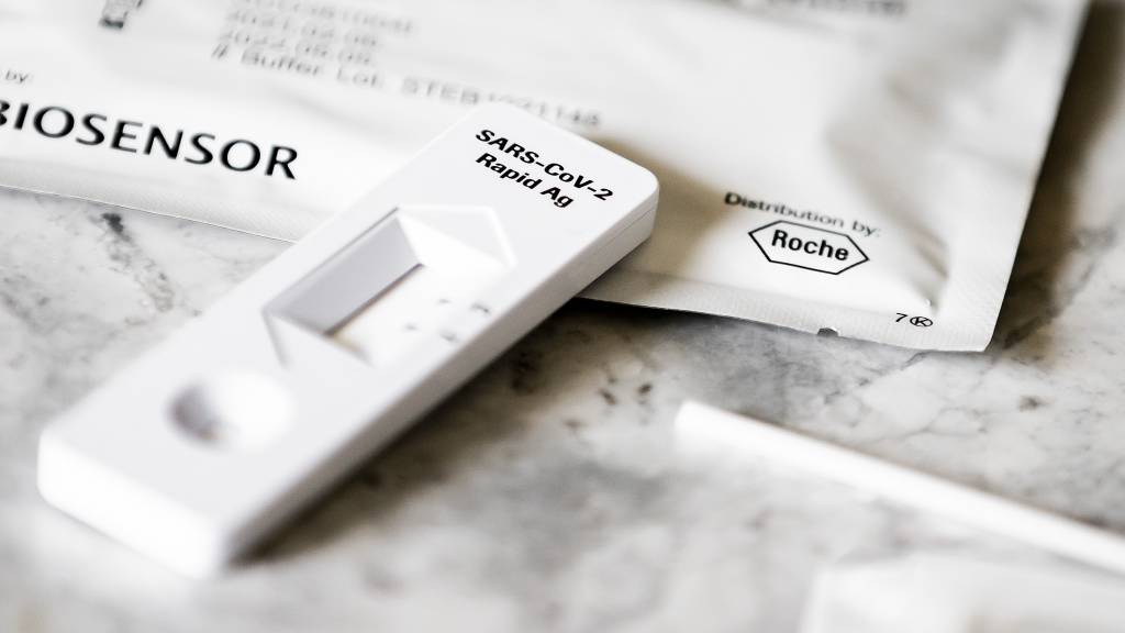 Website voor gratis zelftesten werkt weer • Uitbraak in Gelders ...