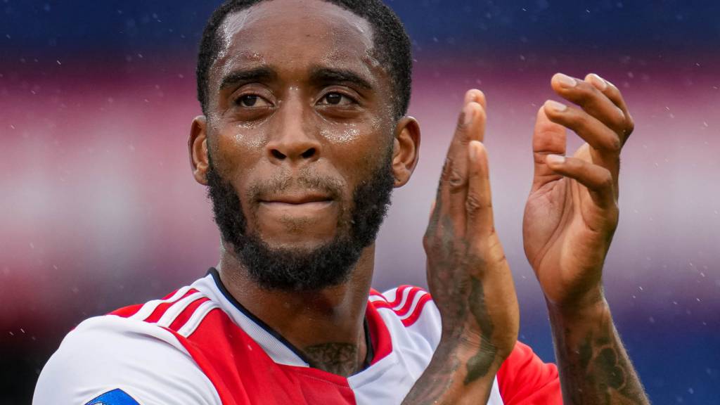 Fer neemt voor de tweede keer afscheid van Feyenoord en tekent bij ...