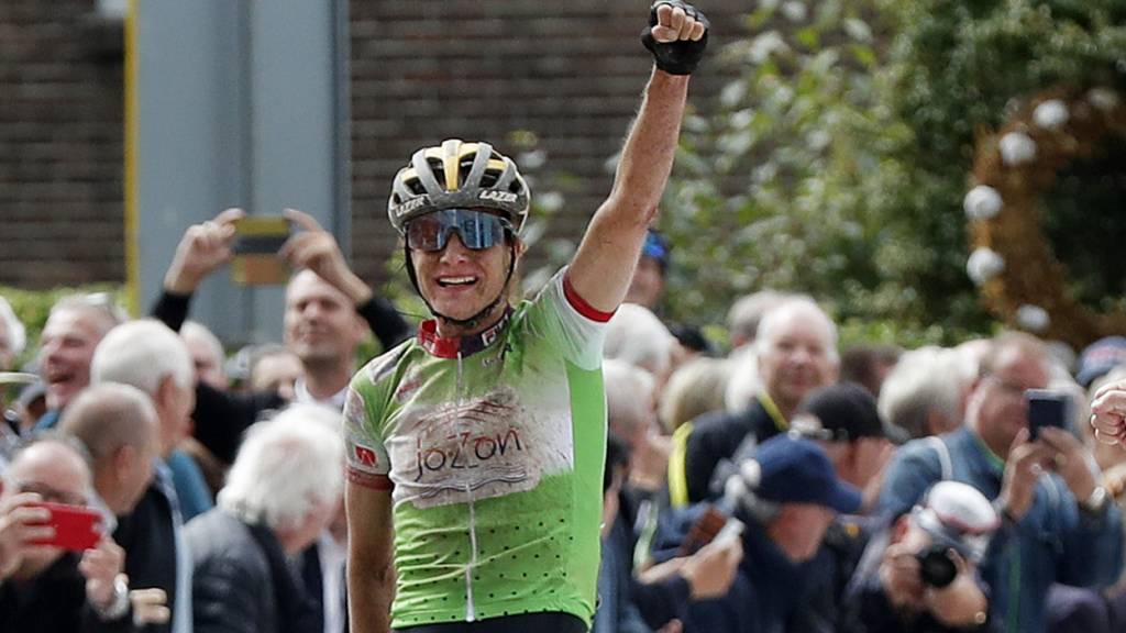 Vos is in eindsprint de sterkste en wint vierde etappe Ladies Tour