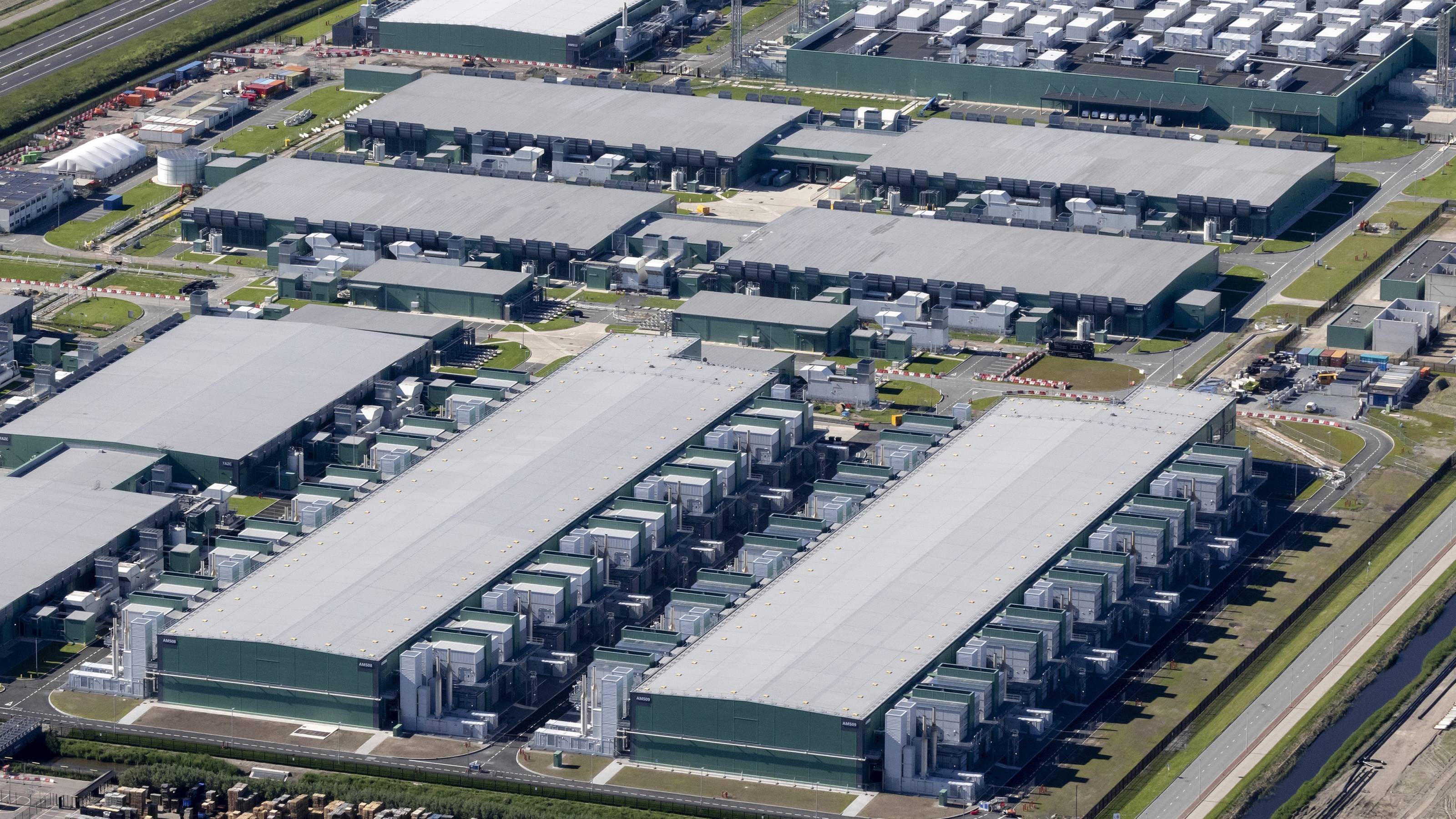 Microsoft mag verder bouwen aan een datacenter in Noord-Holland | NOS