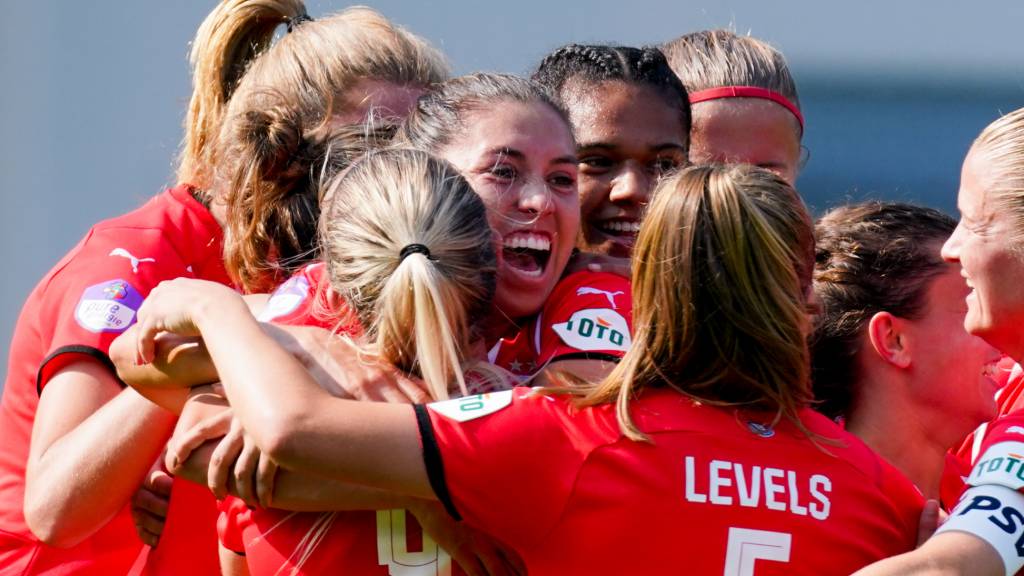 Vrouwen PSV kloppen landskampioen Twente en naderen koppositie