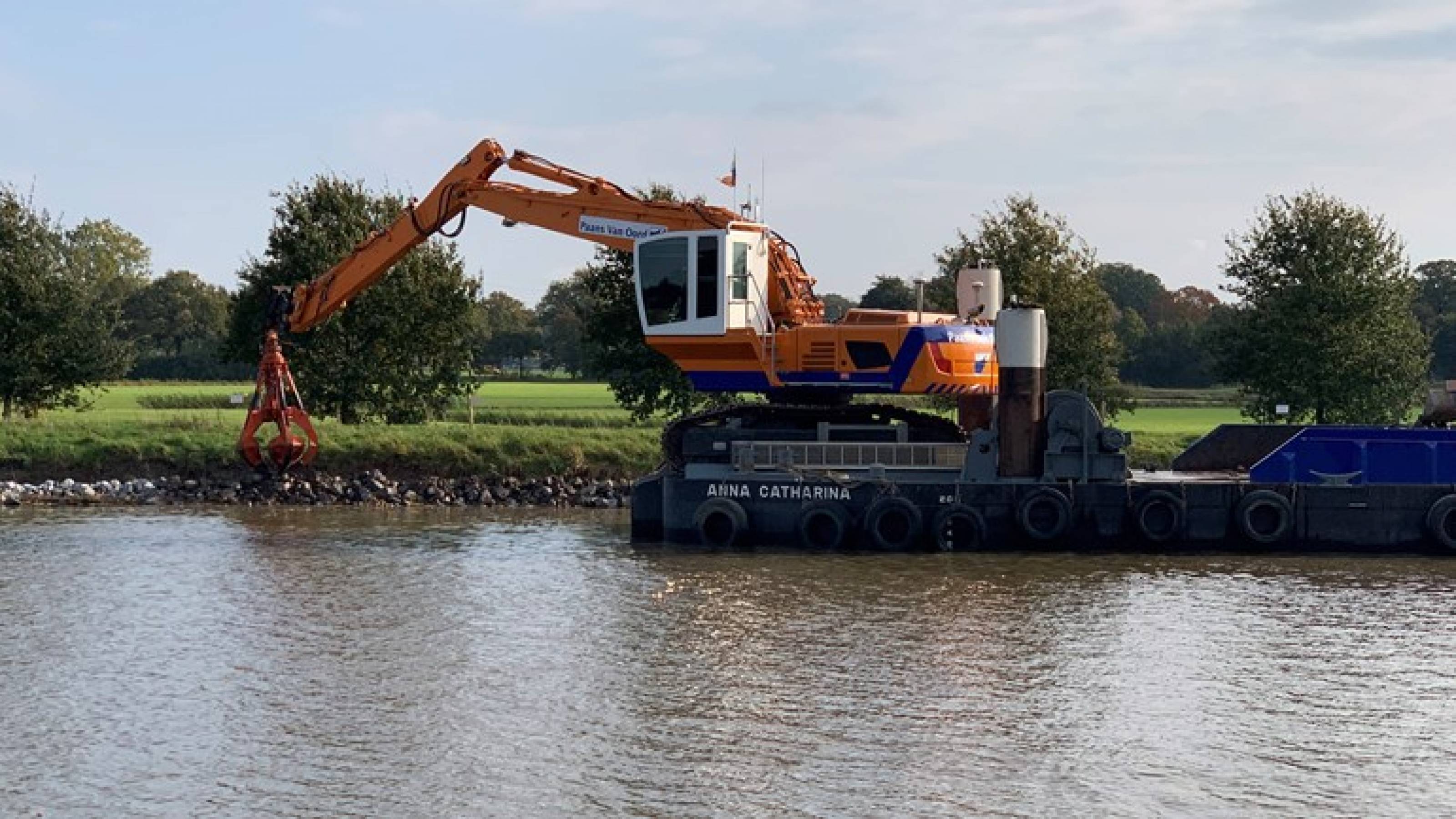 Meer planten en waterbeestjes in Flevoland dankzij duurzame oevers | NOS
