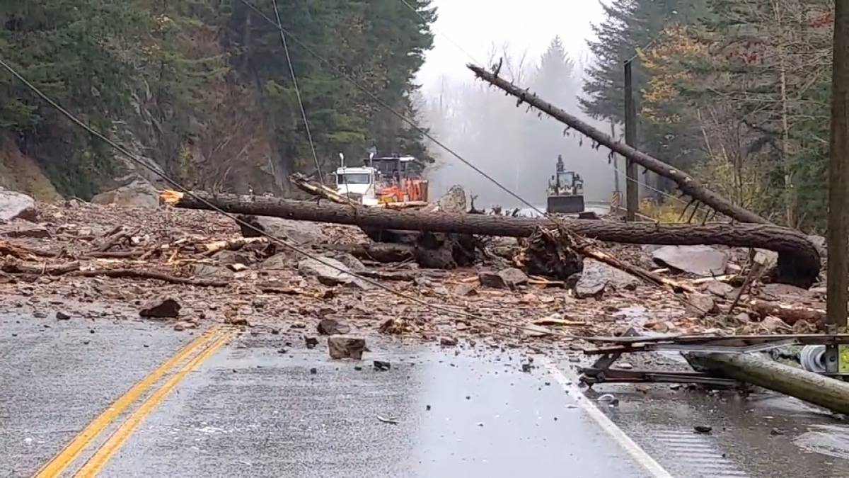 Modderstromen en overstromingen in Canada na hevige regenval