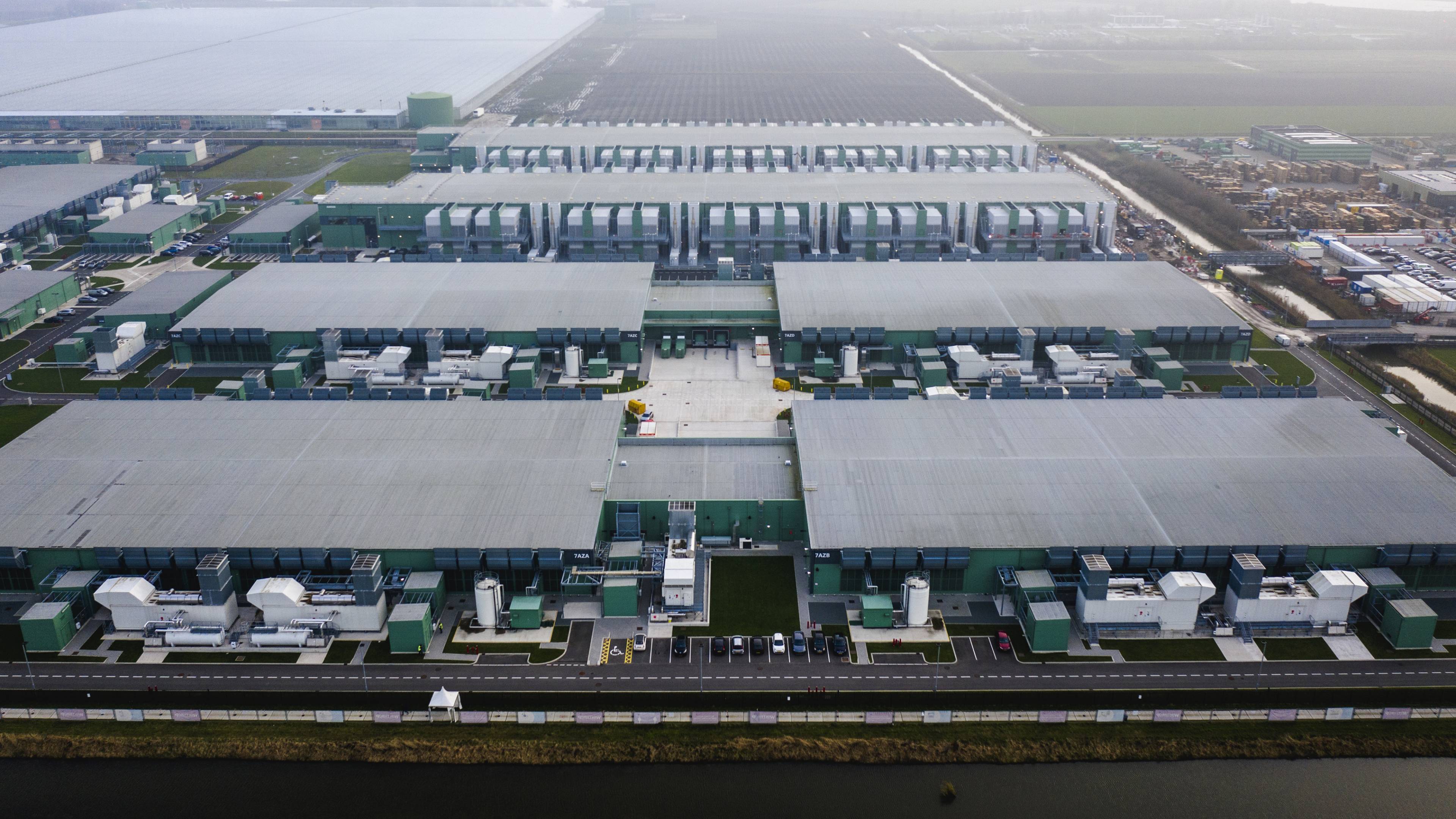 'Overheid gaf Facebook voorrang ondanks krapte op het stroomnet' | NOS