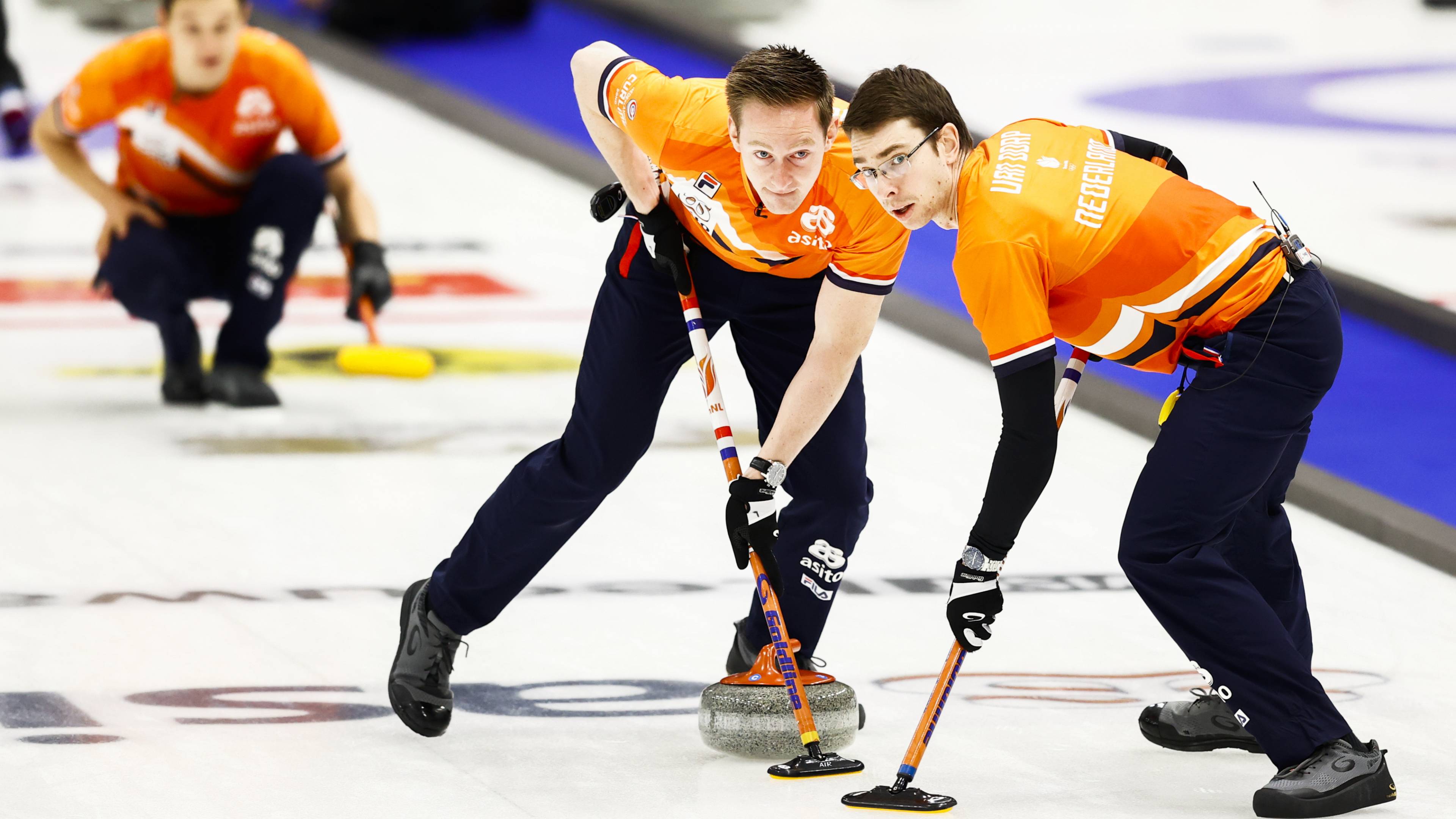 Valse start voor curlingmannen op olympisch kwalificatietoernooi in ...