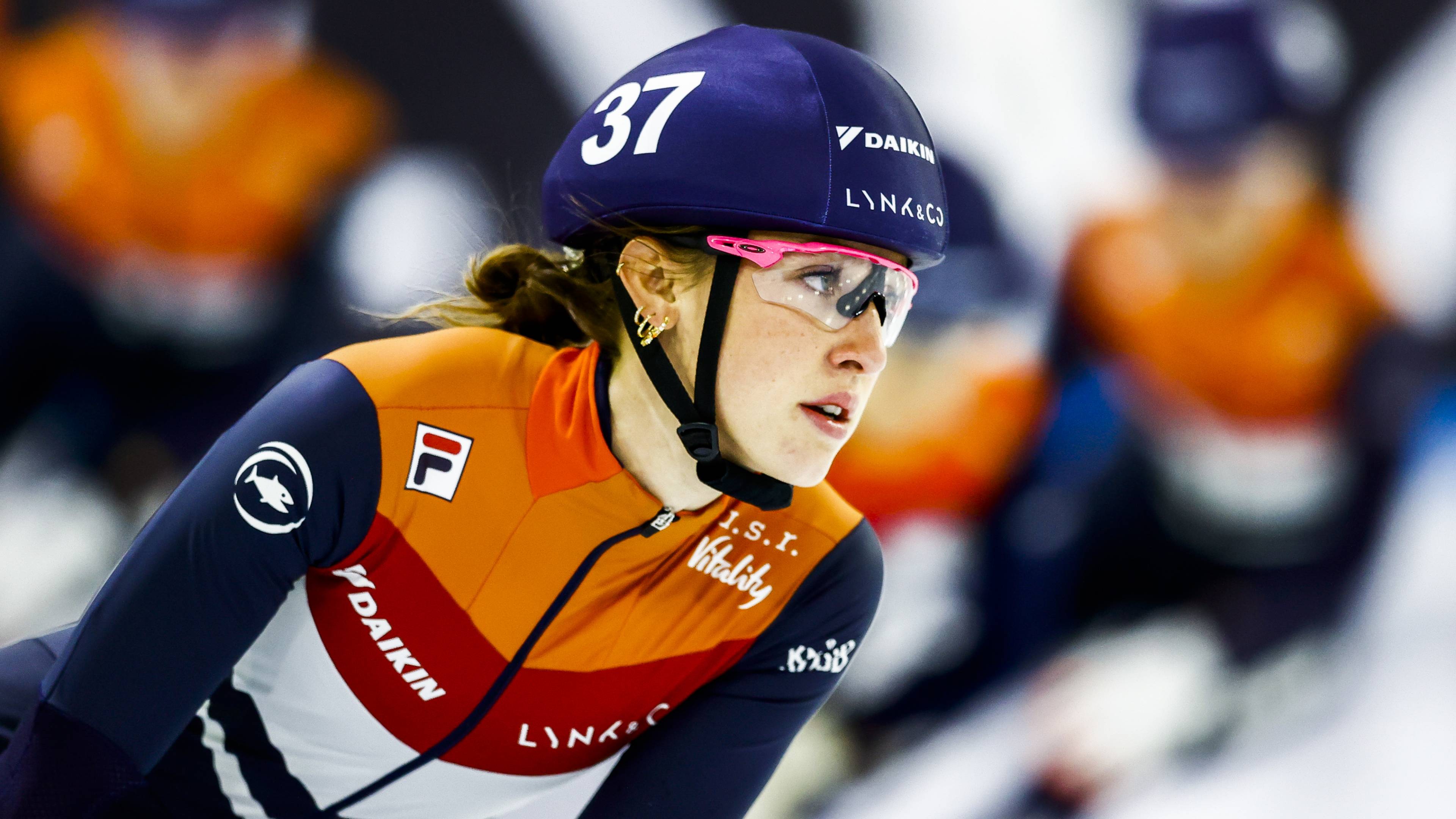 Poutsma volgt afwezige Schulting op als Nederlands shorttrackkampioene ...