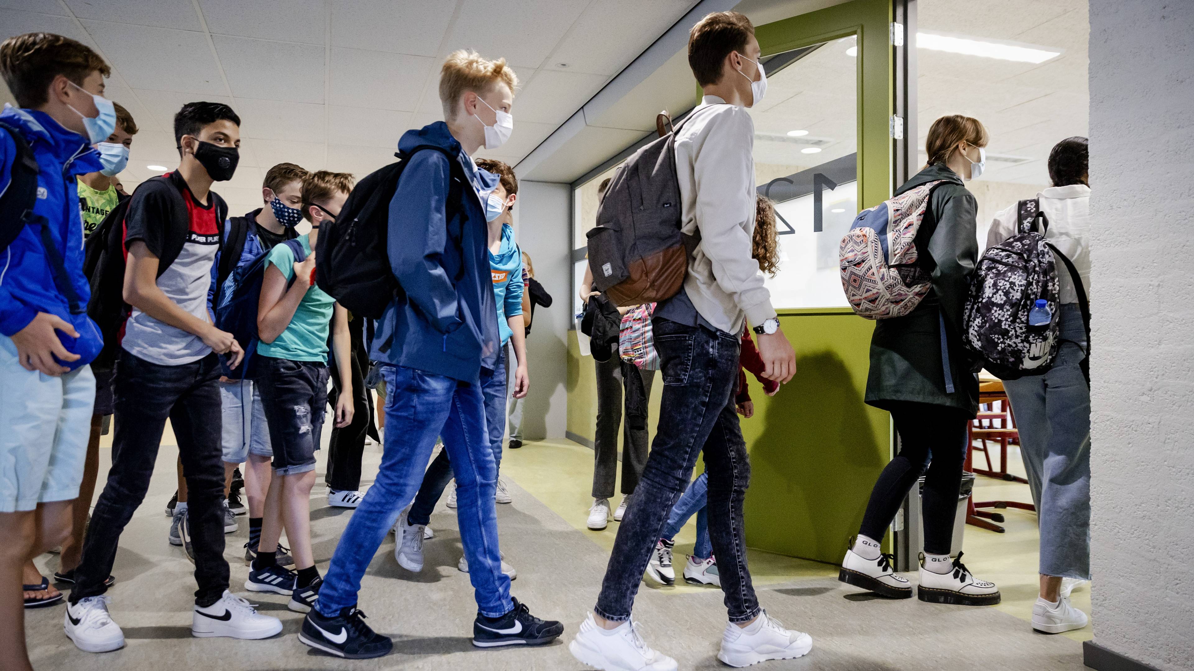 Basisscholen en middelbare scholen weer open, mbo en hoger onderwijs ...