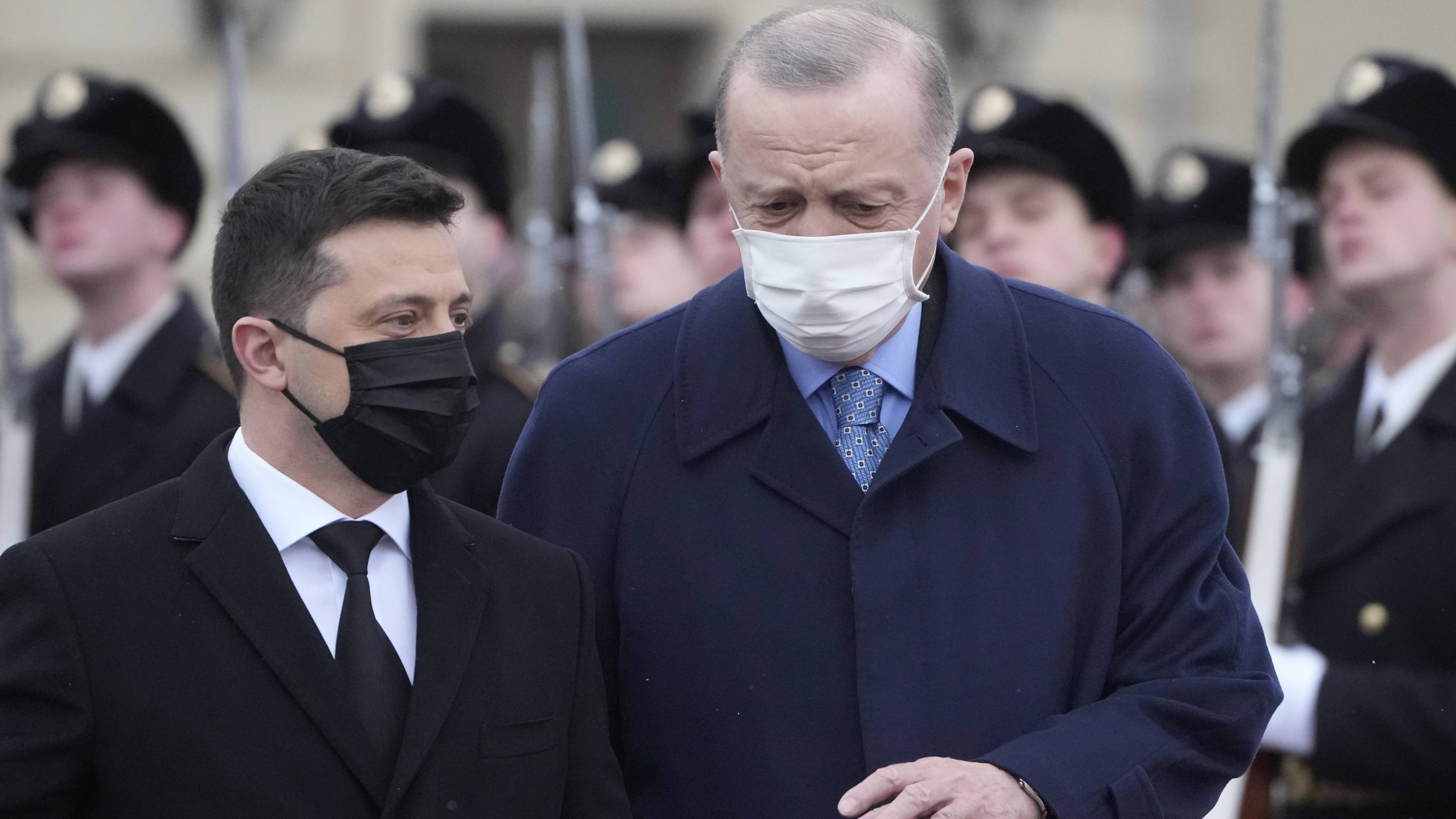 Turkse president Erdogan moet evenwichtskunst beoefenen in Kiev | NOS