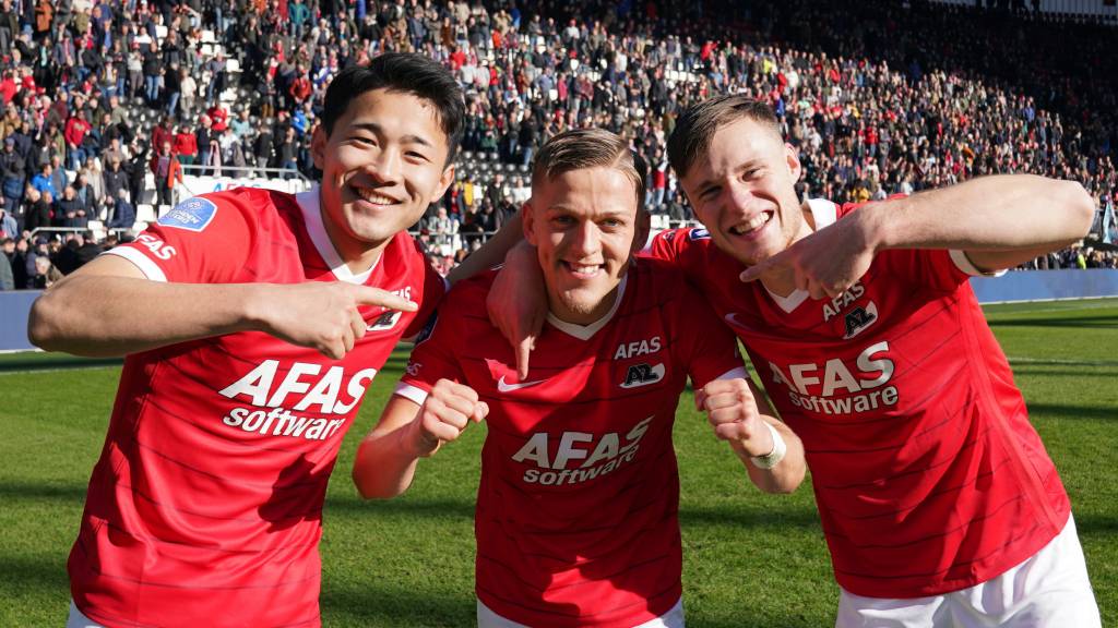 PSV en AZ lachen, Ajax en Feyenoord niet: bekijk samenvattingen eredivisie