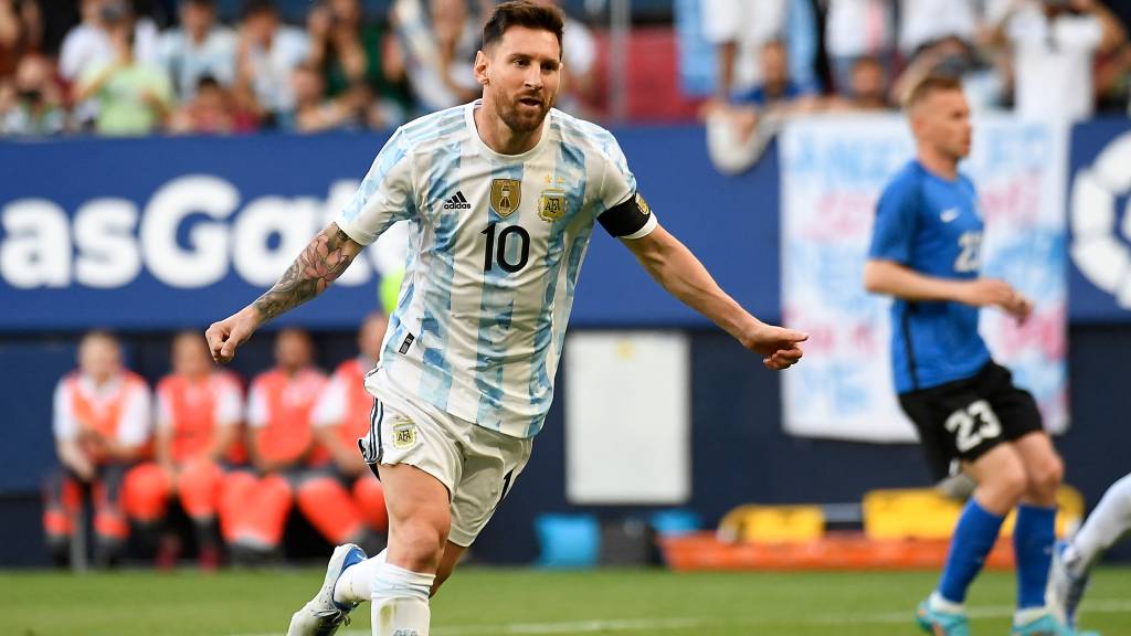 Getergde Ronaldo op schot bij Portugal, Messi schiet er vijf in voor ...